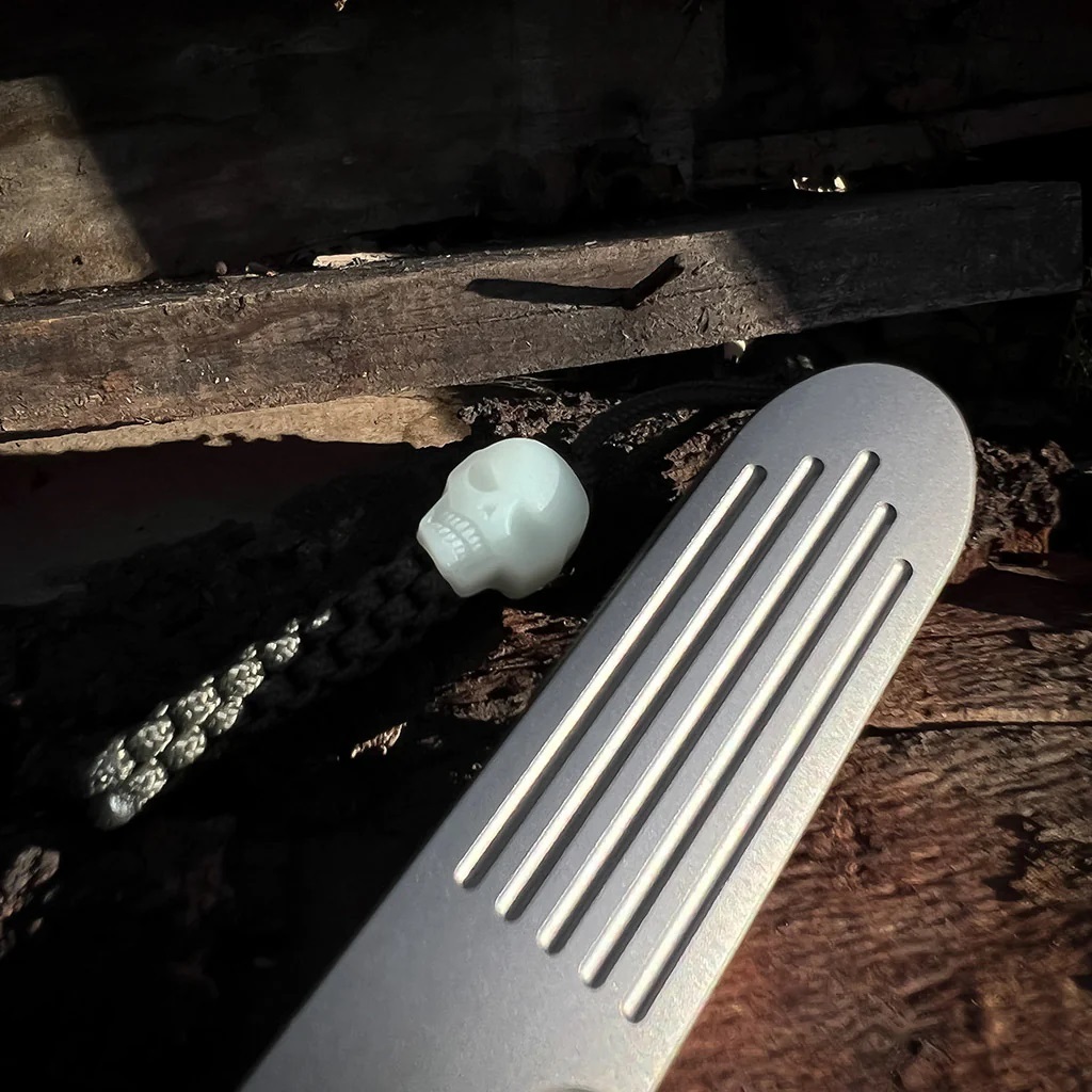 Prometheus Design Werx Memento Mori GID 掛繩串珠