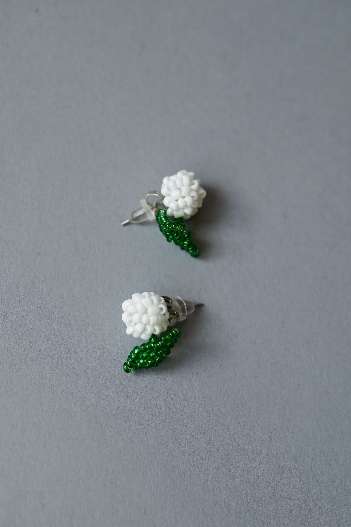 earring: point flower (white) - 1件到付，2件免運費