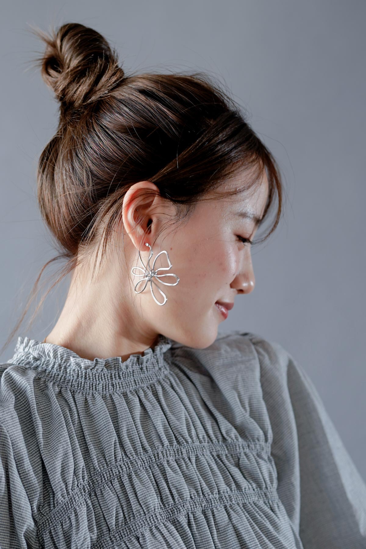 earring: outline flower - 2 items for free shipping
