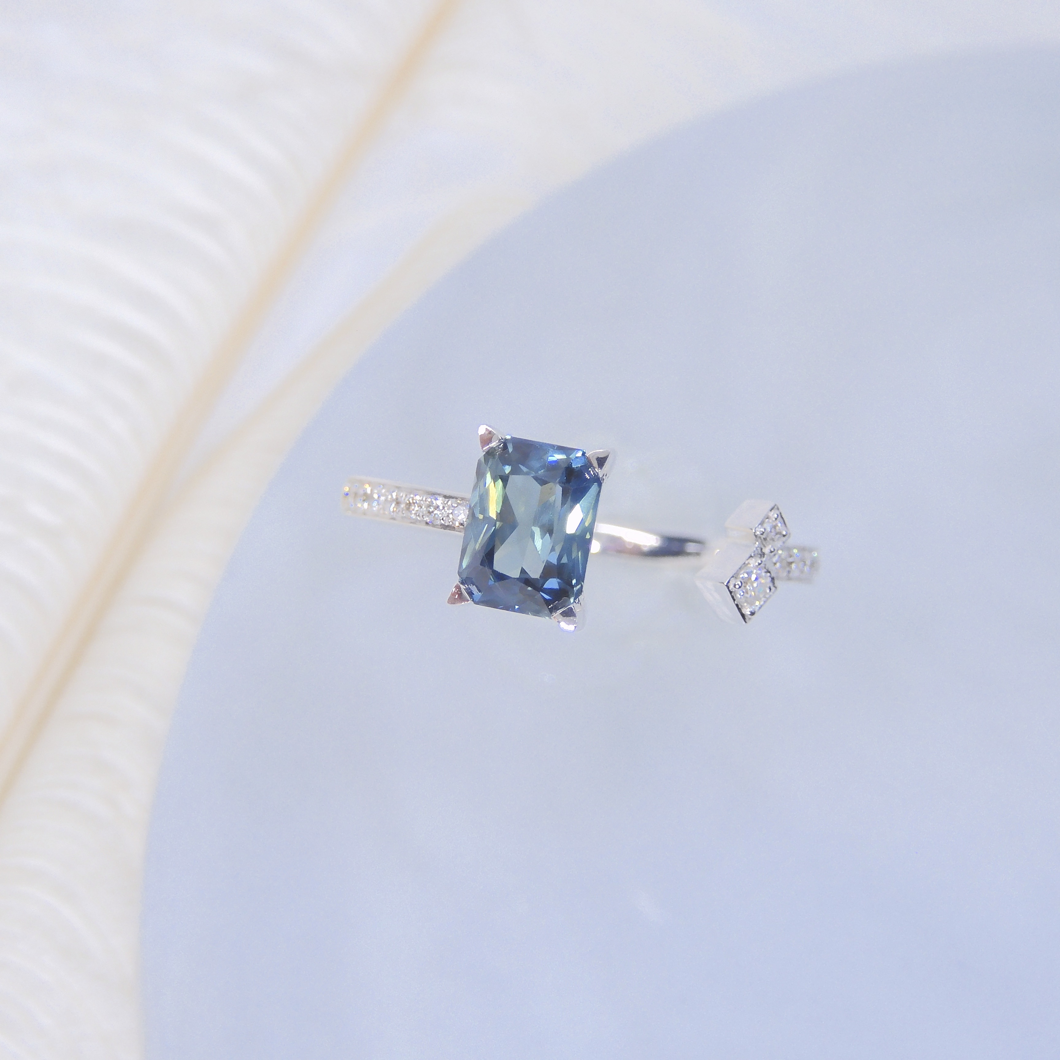 Aloha Jewellery | 18K金 0.8ct 藍綠色藍寶石戒指