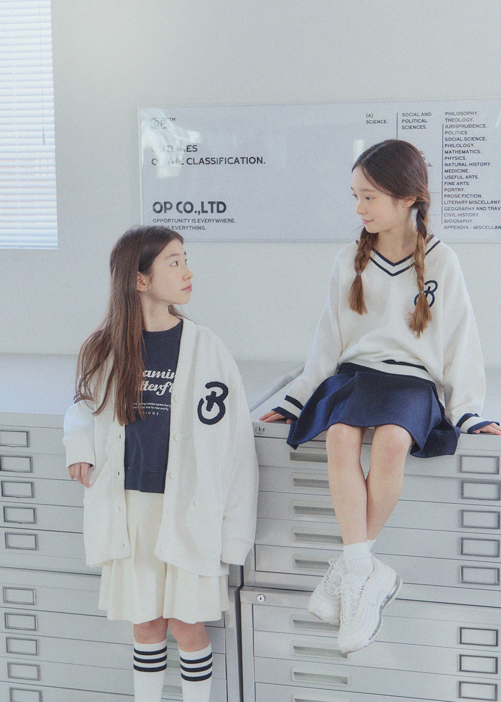 韓國 BOJOGE 白色LOGO針織外套 Mombabyfun