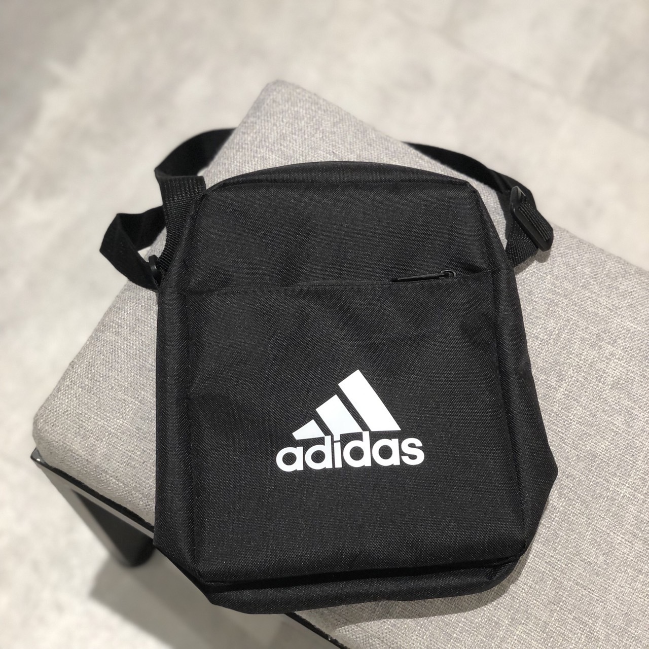 ADIDAS 側背包 ED6877