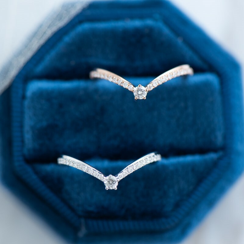 18K V Estrella Diamond Ring