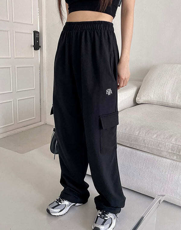 MUAHMUAH Logo Point Cargo Training Pants