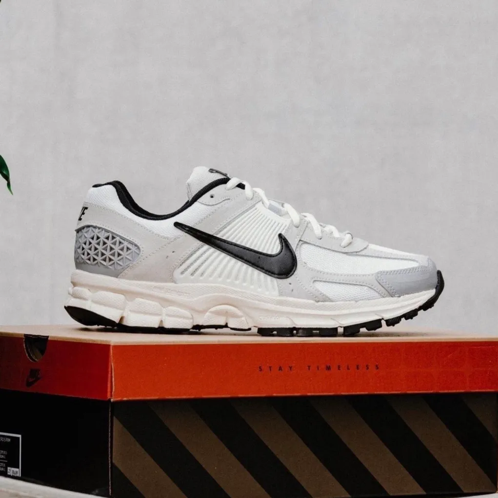 Nike Vomero 5 - Panda