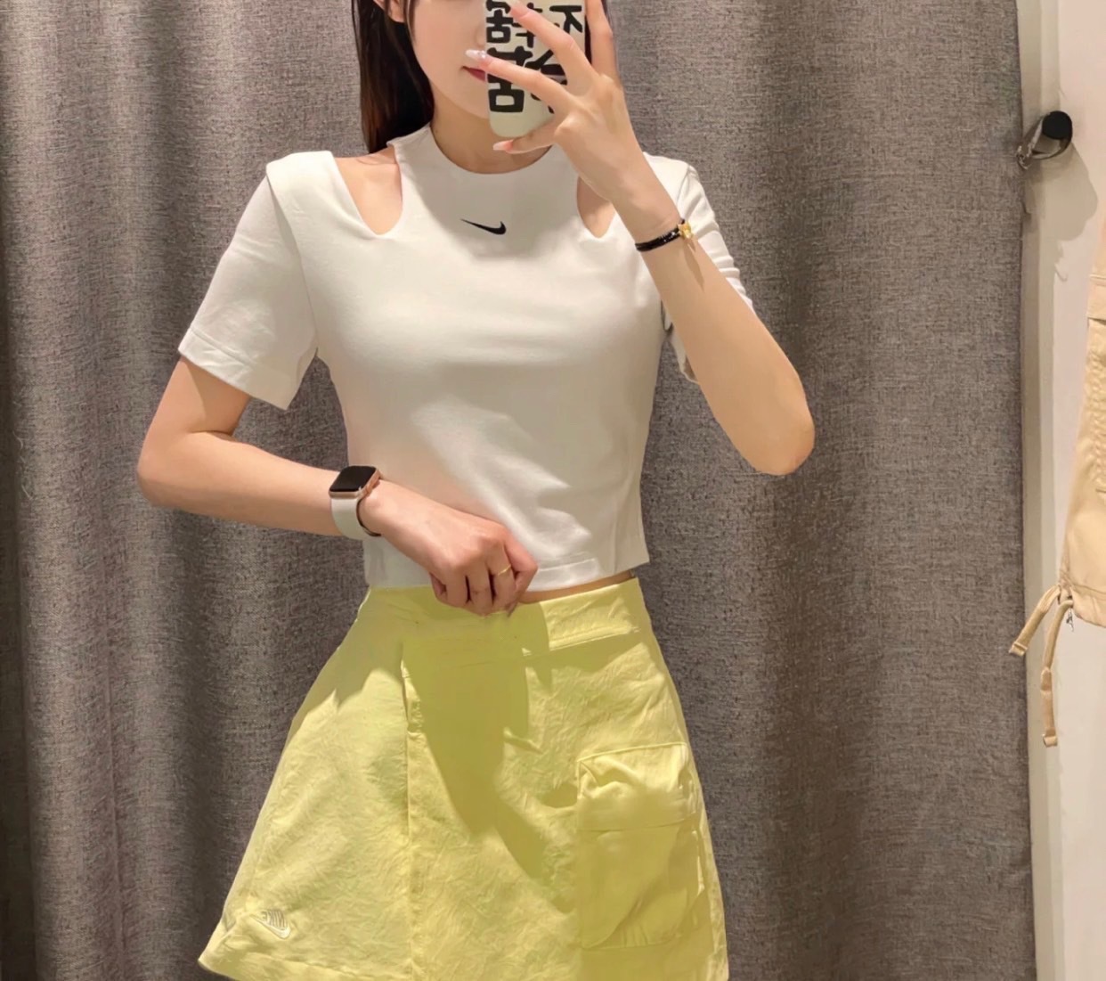 NIKE CUT OUT CROP TEE