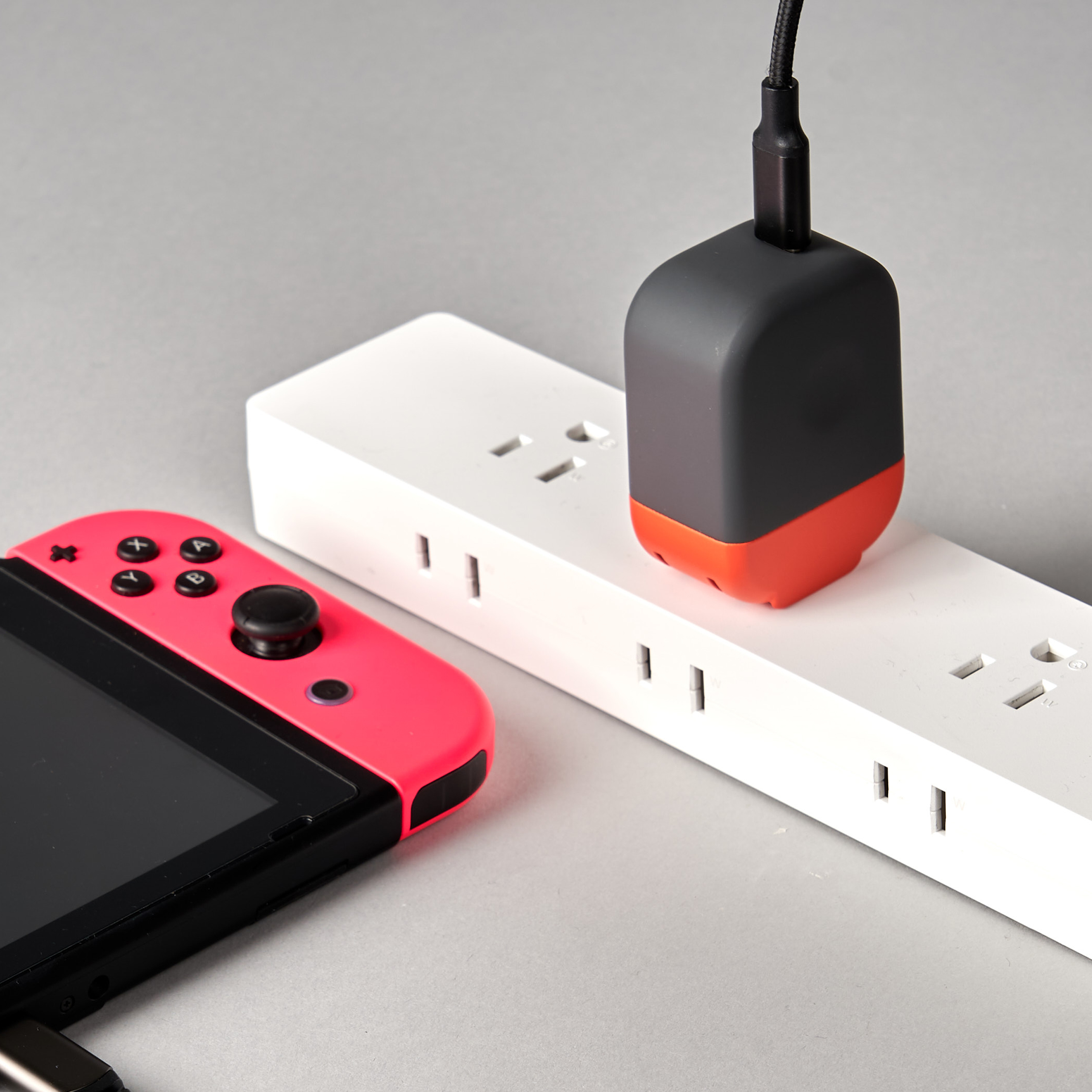 Allite B1 | 史上最小支援 Switch TV 模式20W快充