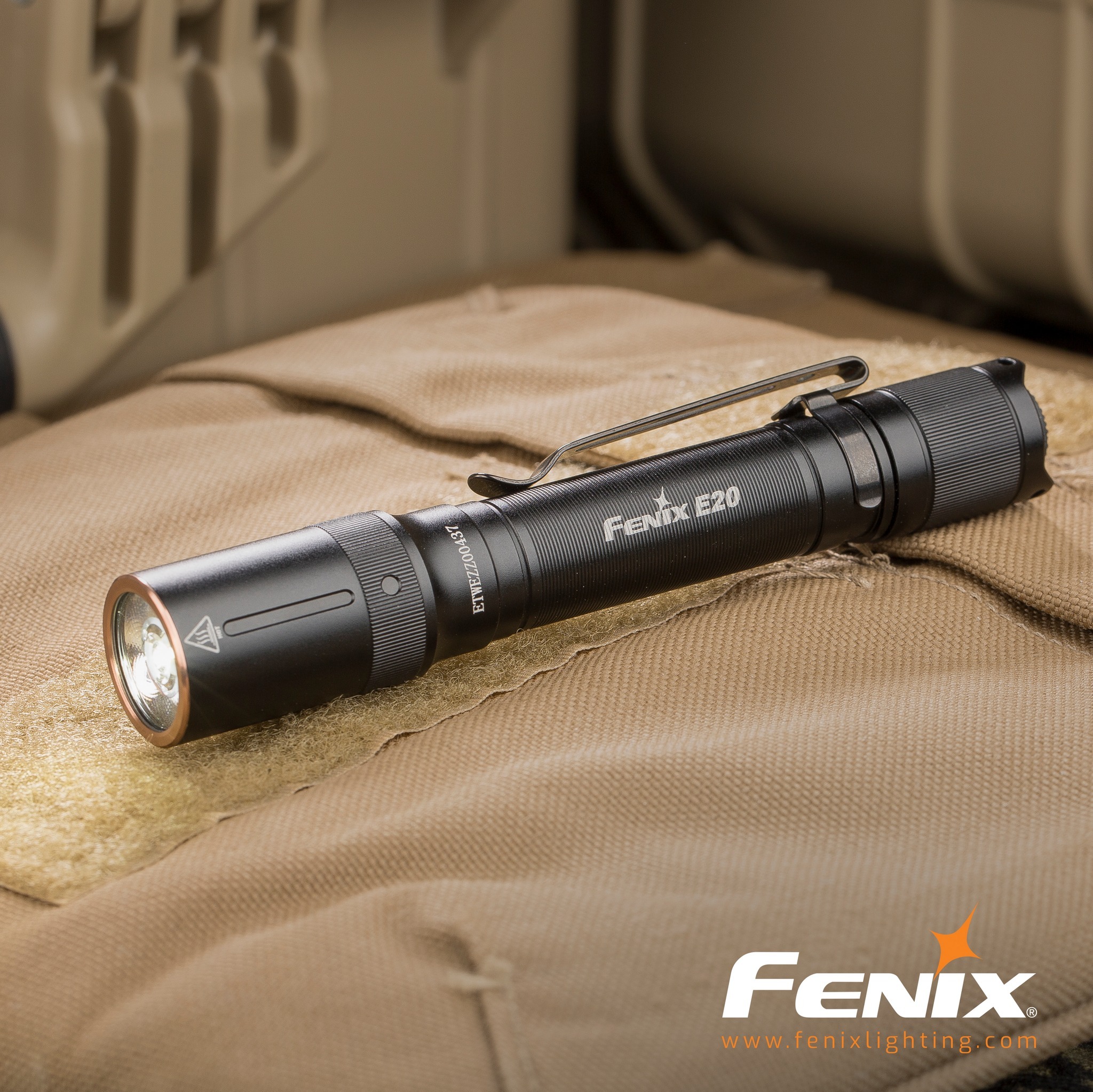 Fenix E20 v2.0 2x AA 小直 電筒