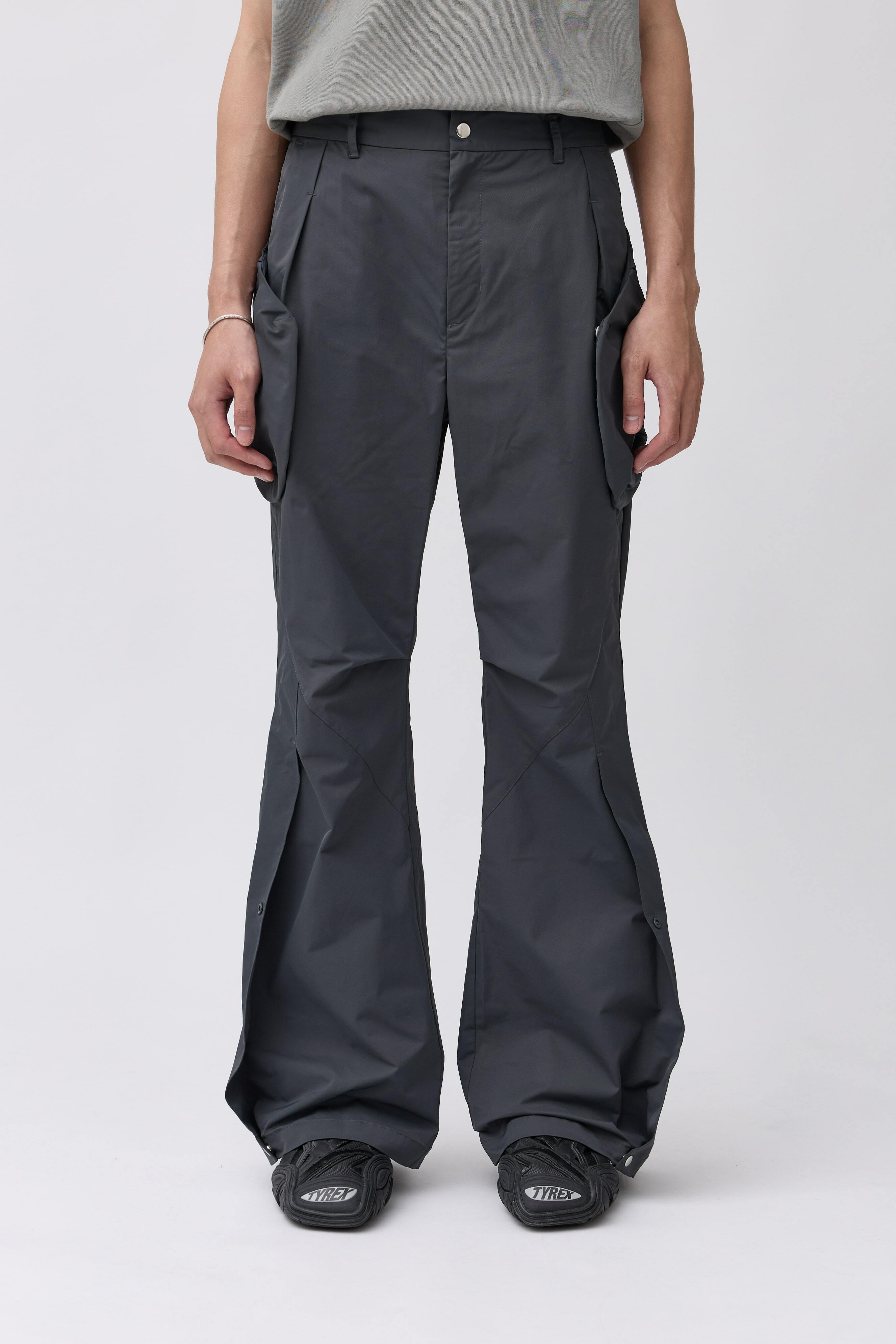 Aero-Flared Cargo Pants - Gray
