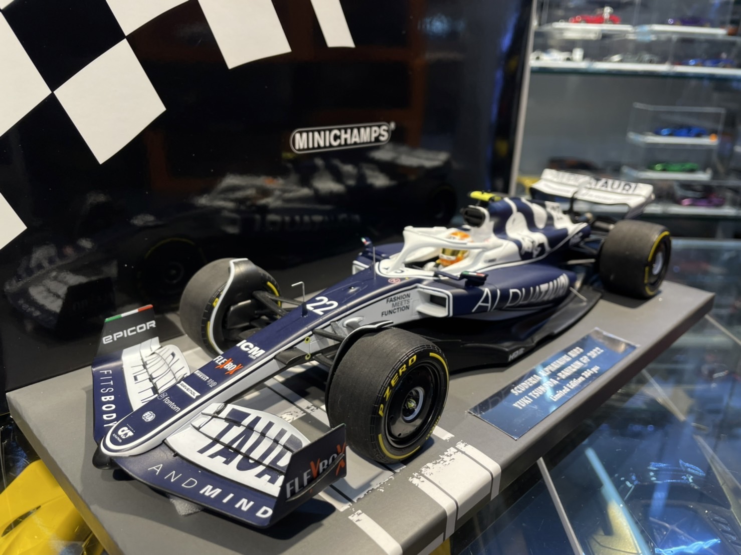 MINICHAMPS 117220122 Alpha Tauri Red Bull AT03 #22 1/18