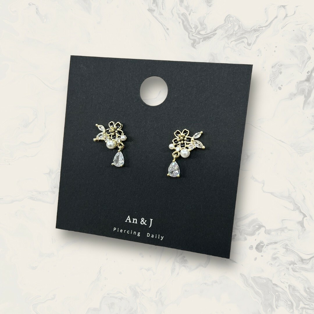 韓國直送-銀針 金框黑花側葉形鋯下珍珠吊水滴鋯