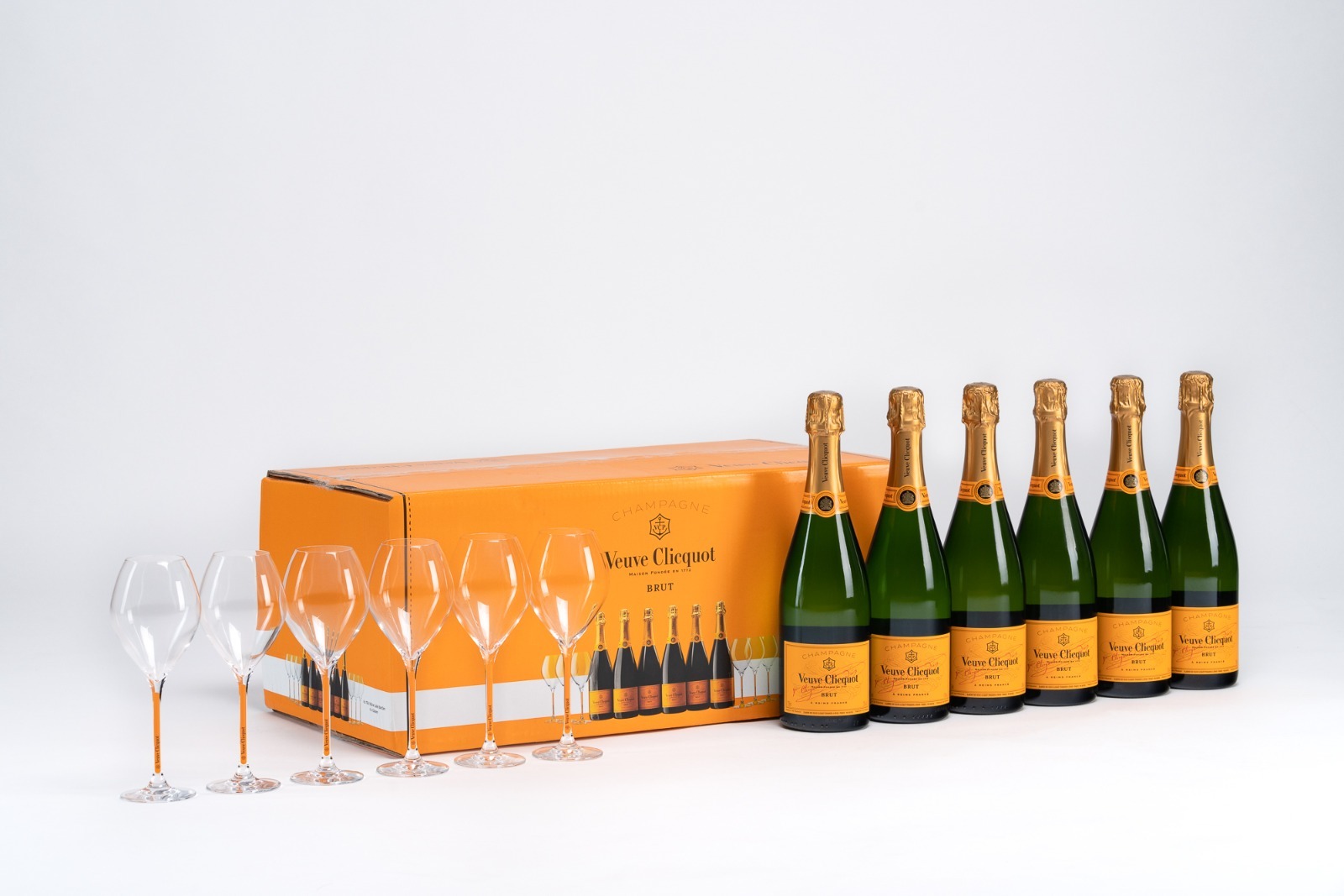 Veuve Clicquot Yellow Label NV - 6 Bottle Pack with 6 G