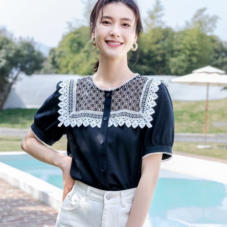 蕾絲透膚上衣