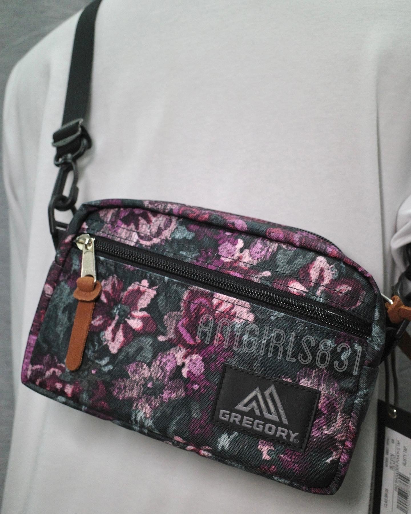 Gregory PADDED SHOULDER POUCH S rusty tapestry