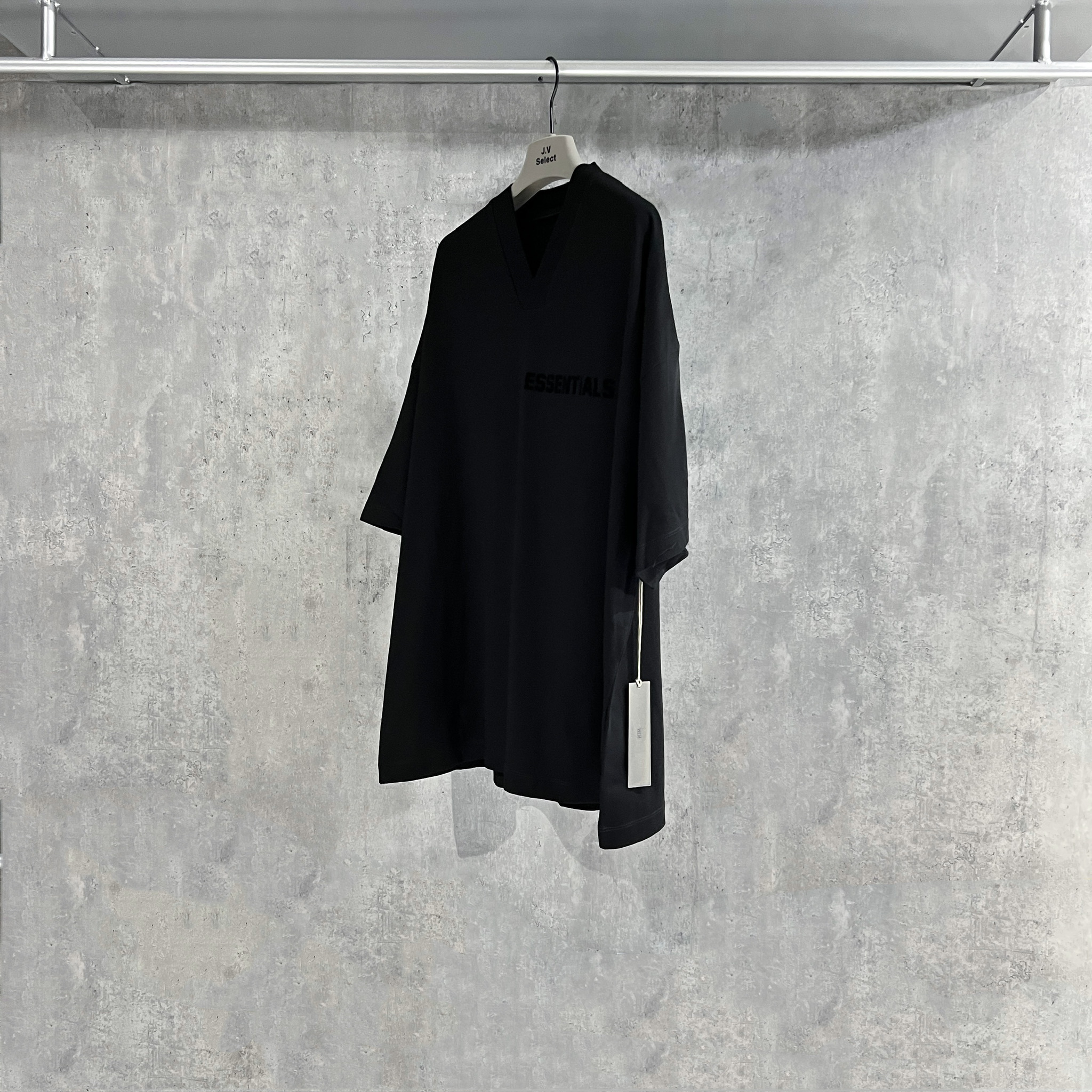Essentials-F.O.G The Black Collection V-Neck Tee v領短袖
