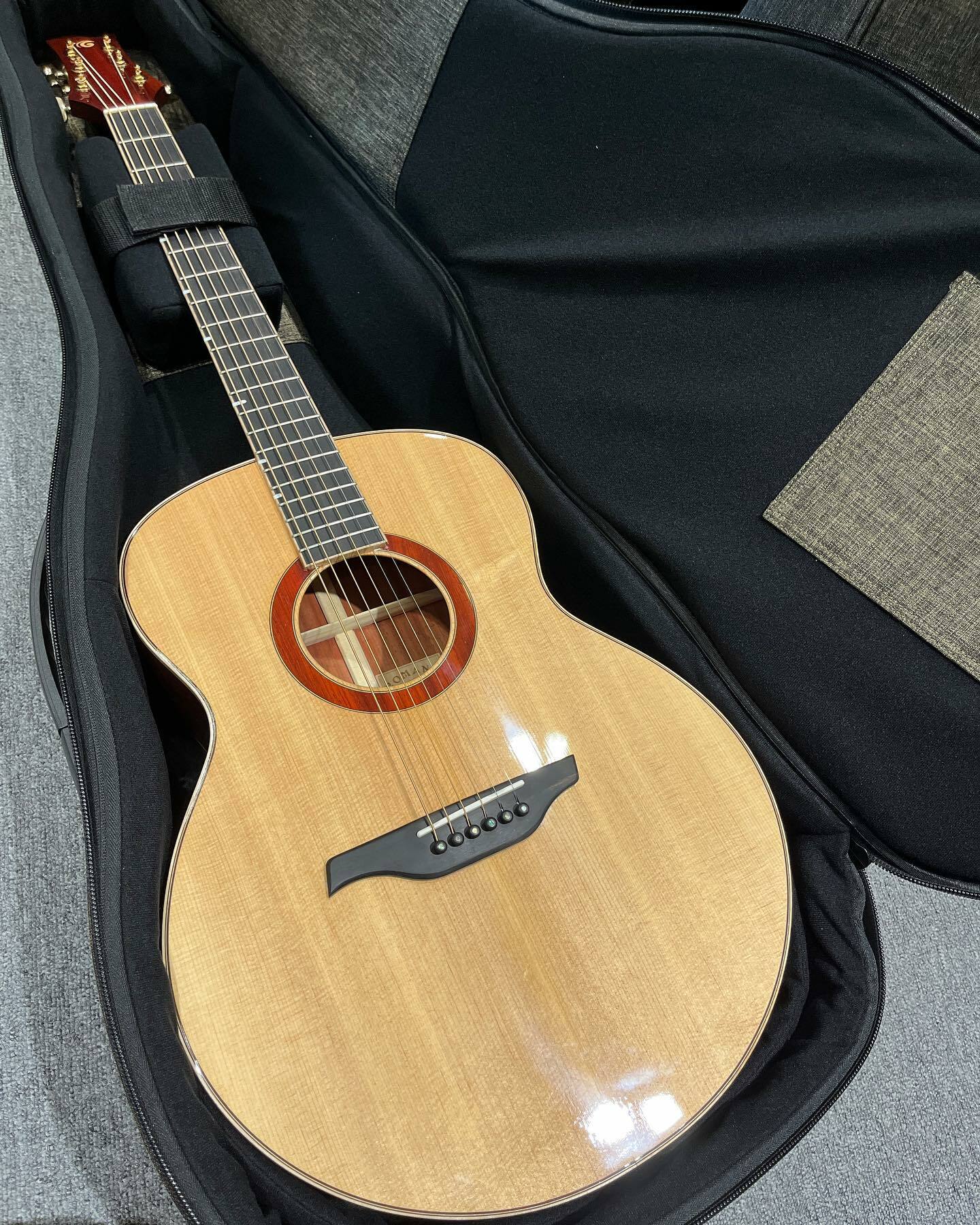 GOMANS J-S12 西卡雲杉面板/花梨木側背 全單板手工木吉他