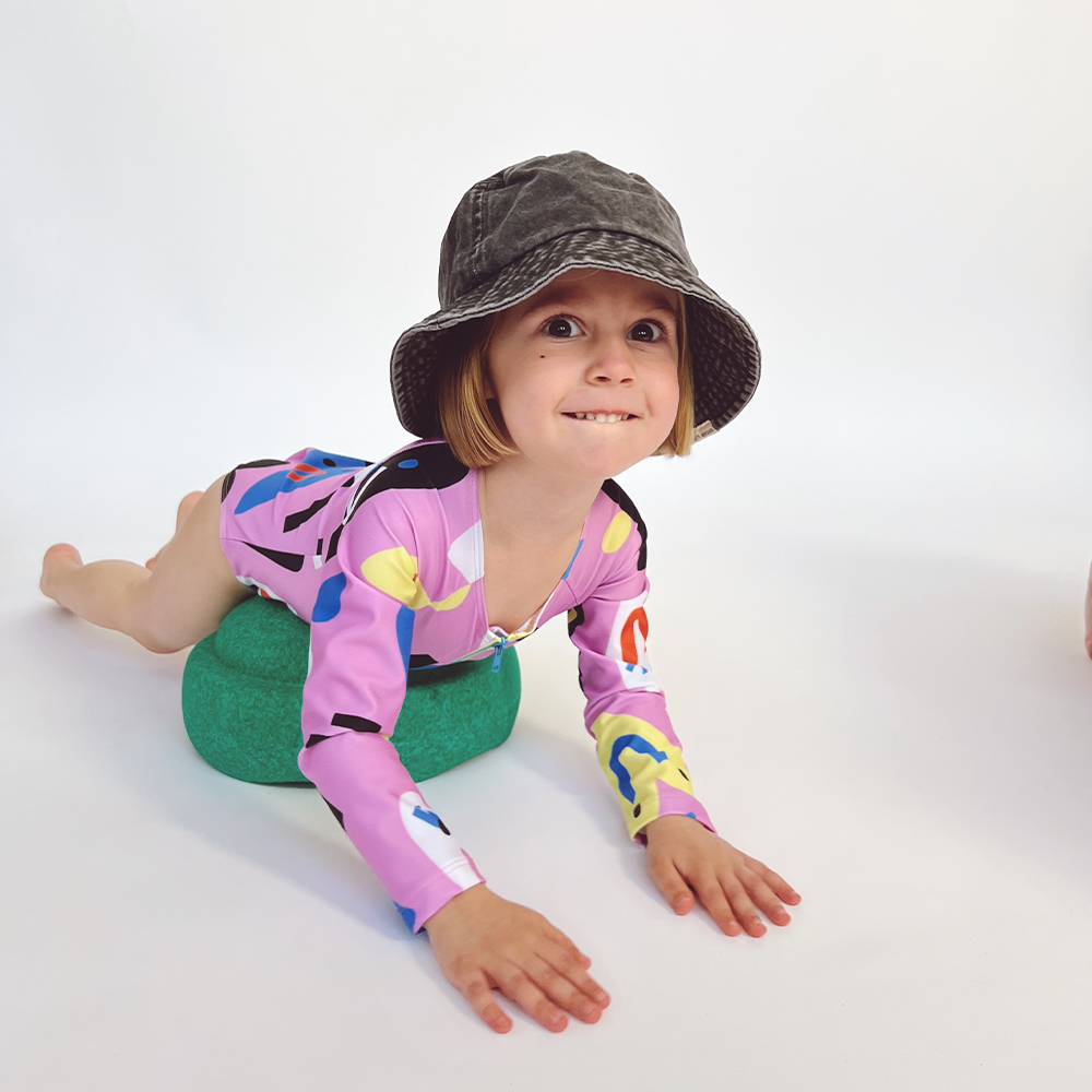 波蘭 crazy legs 插畫服飾