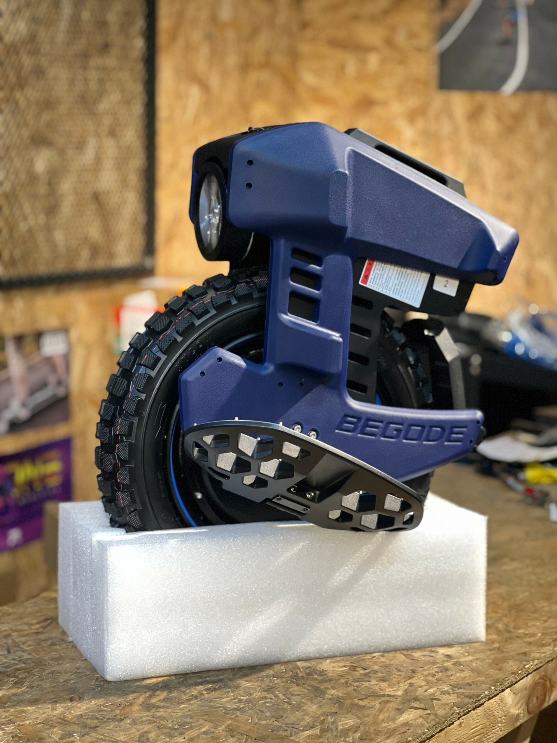 獨輪 | Begode A2 | 比高德 BEGODE A2 電動獨輪車 開箱