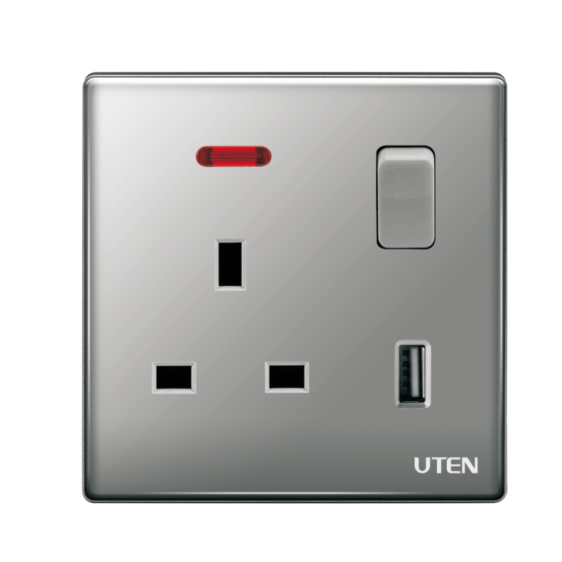 13A單位連保護門有掣插座連LED指示燈＋2.1A USB