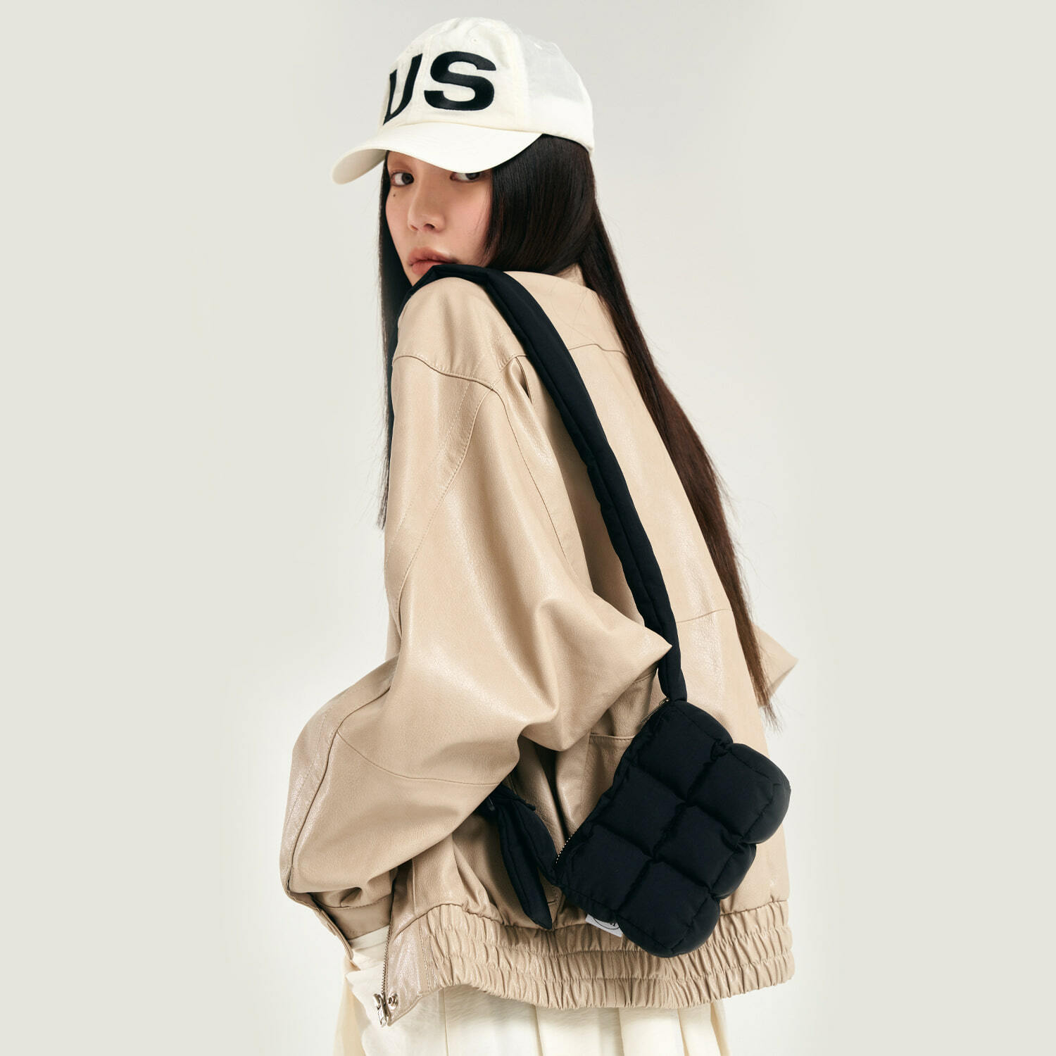 [luth product] Chocolate Cross Padding Bag _ Black (S)