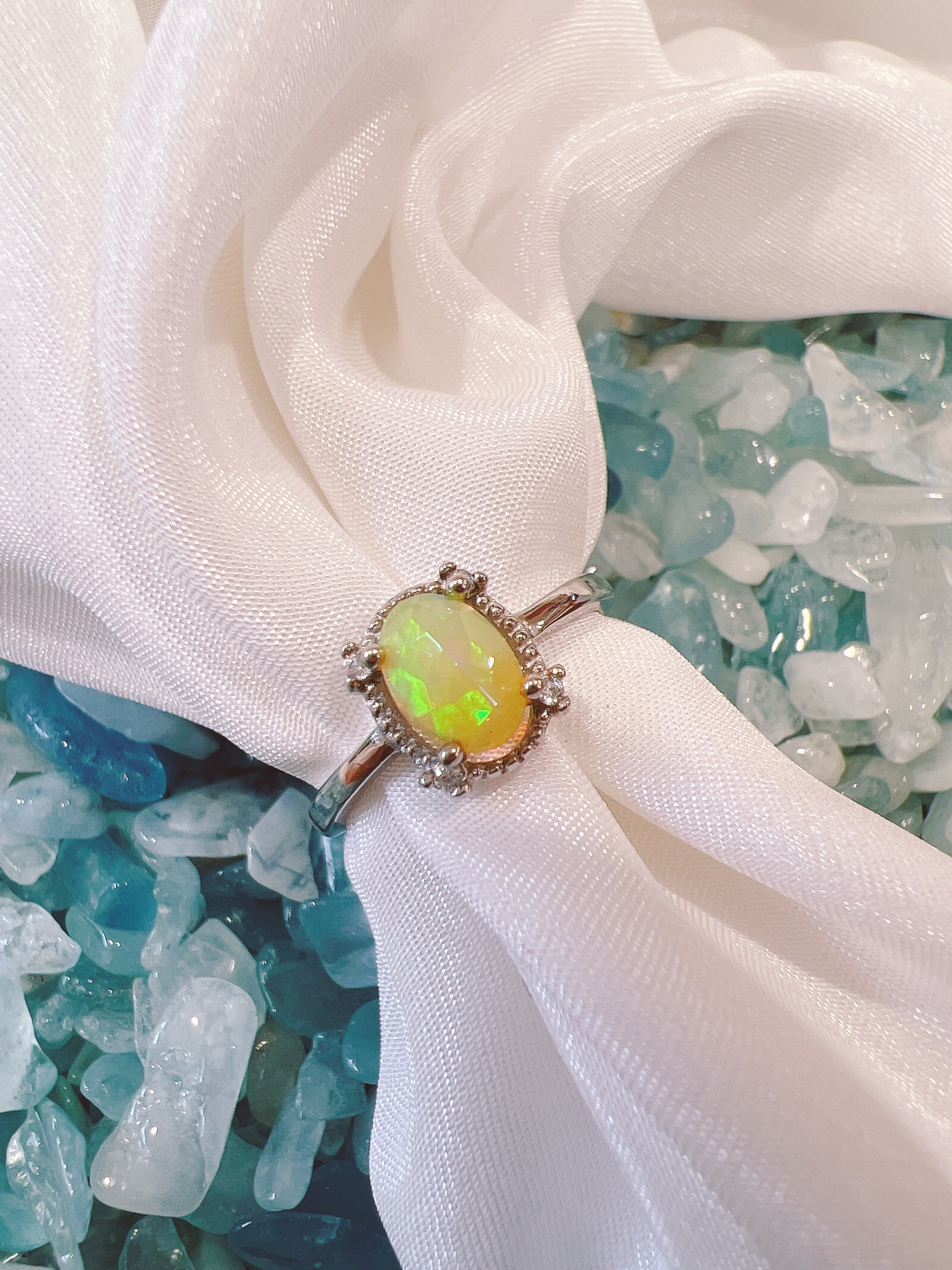 澳洲蛋白石戒指