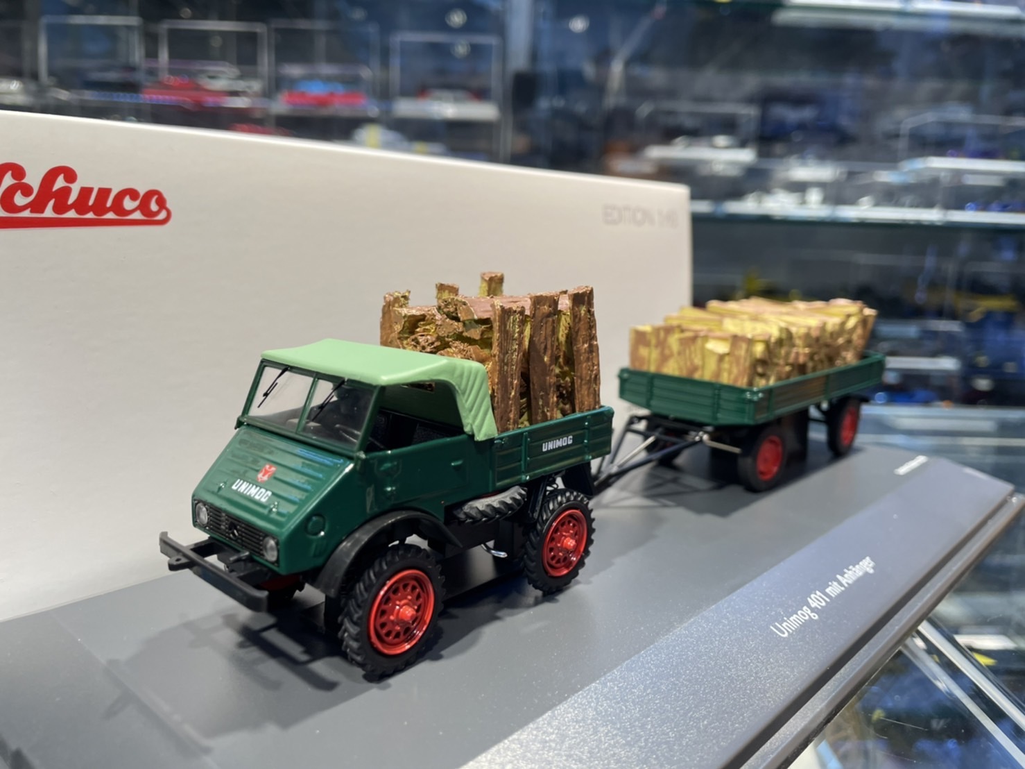 Schuco 450313300 Unimog 401 mit Anhanger 1/43