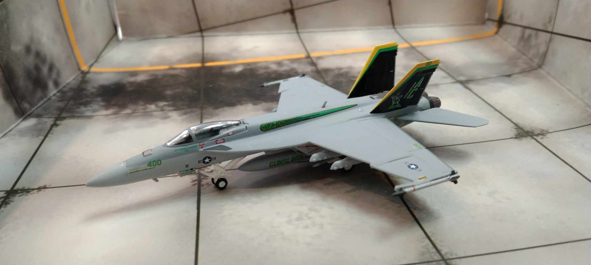 1/200 F/A-18E 美國海軍 第3 艦載105中隊 AC 400 高視 HG6276