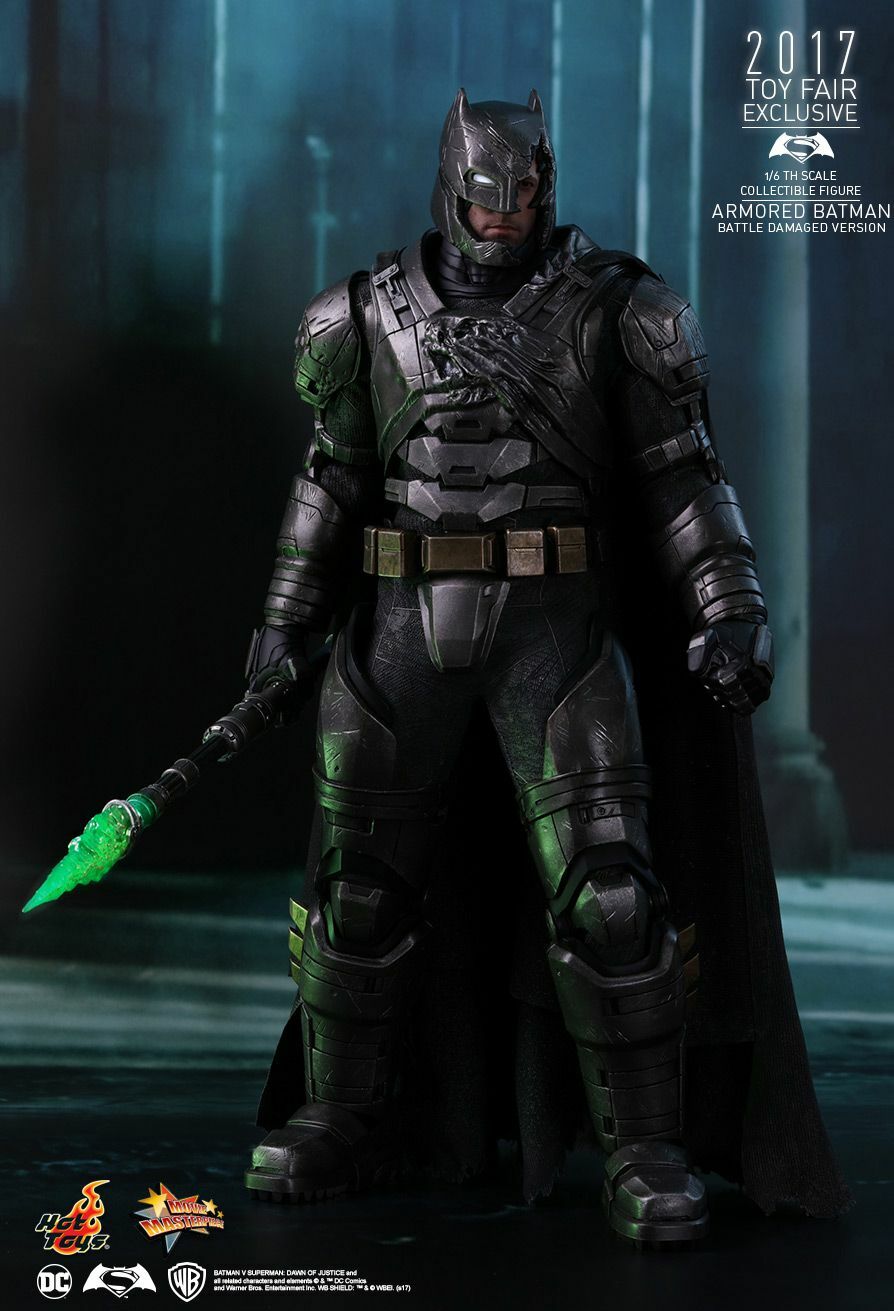 hottoys mms417 ARMORED BATMAN (BATTLE DAMAGED VERSION)