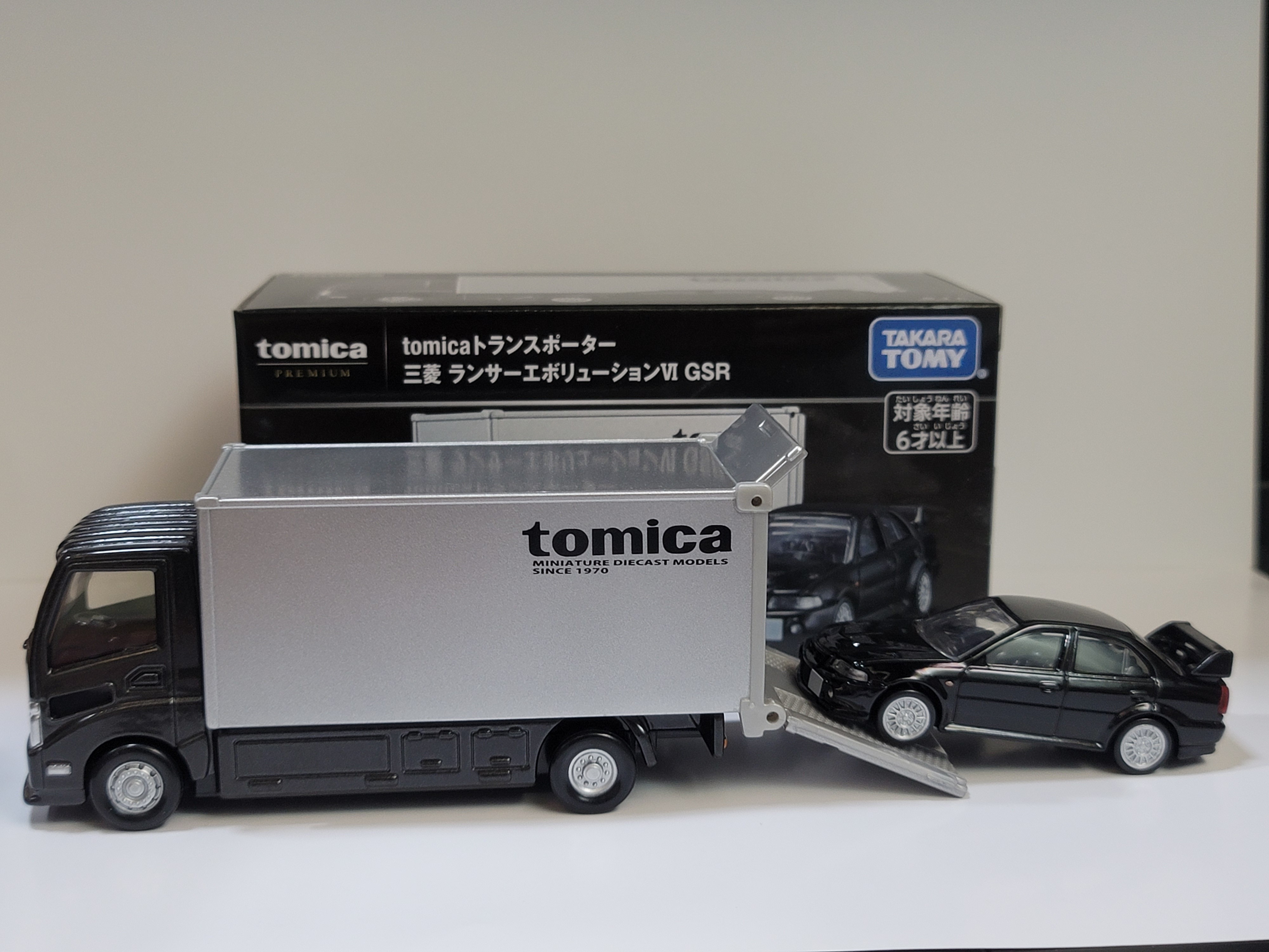 Premium Tomica Transporter Mitsubishi Lancer Evolution