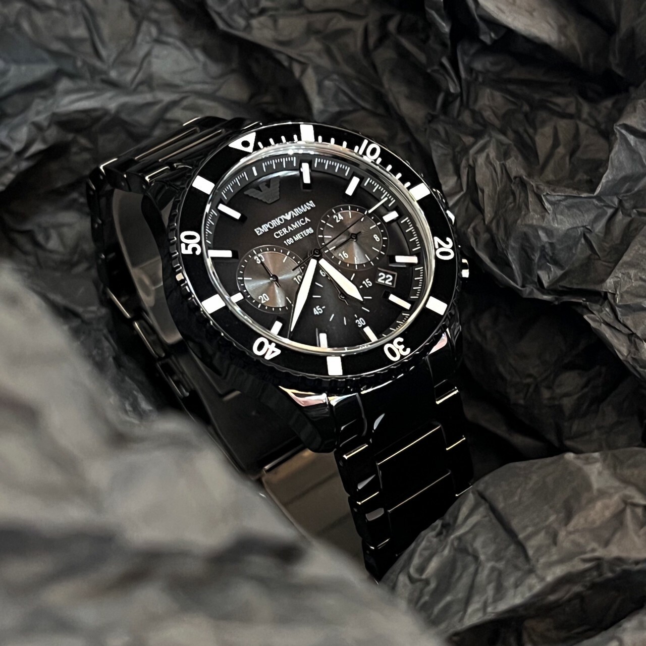 【EMPORIO ARMANI】Diver 摩登暗黑三眼手錶 黑色陶瓷錶帶 AR70010 43mm 現代鐘