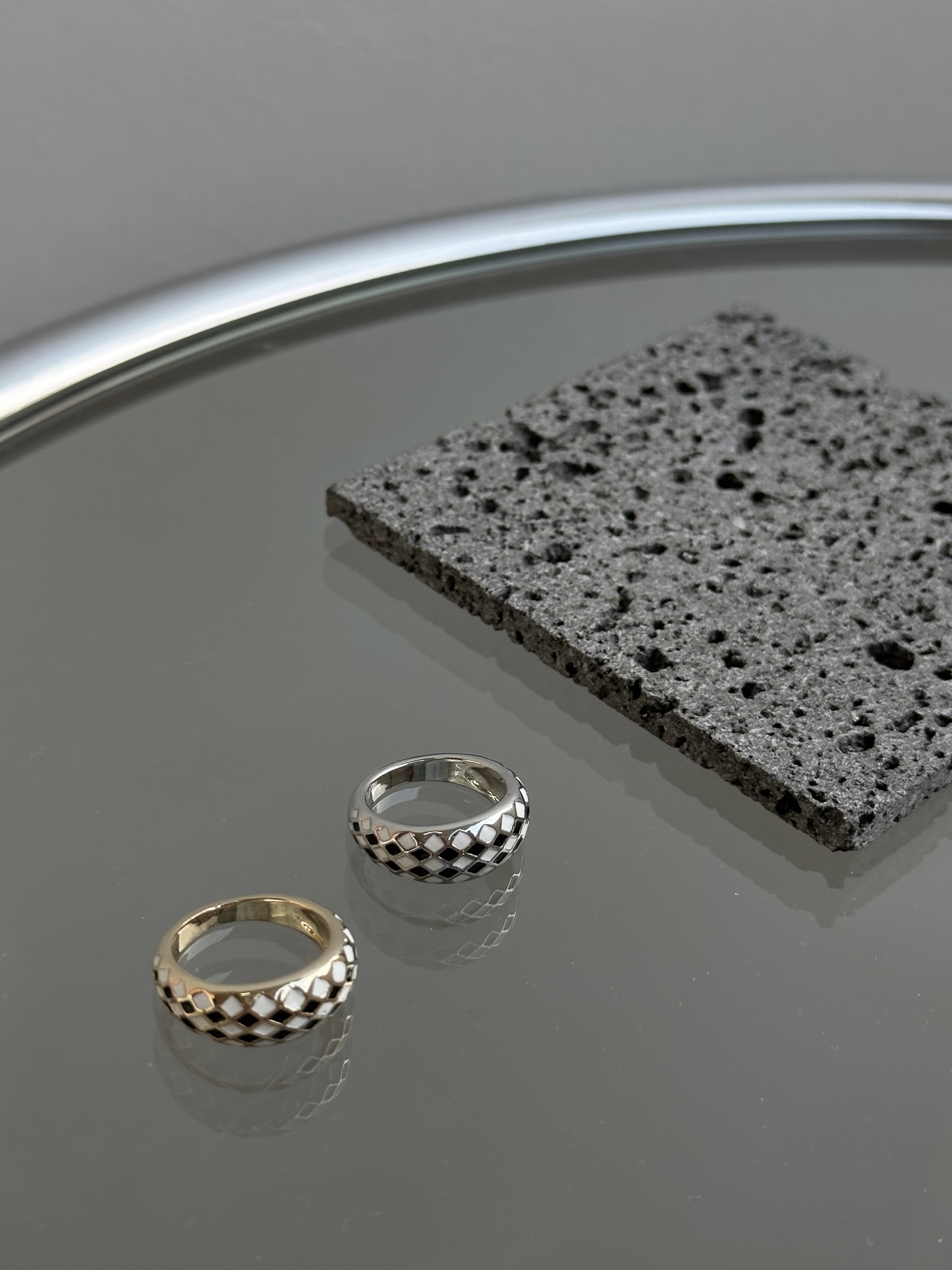 KR CHECKED RINGS- TWO COLOURS
