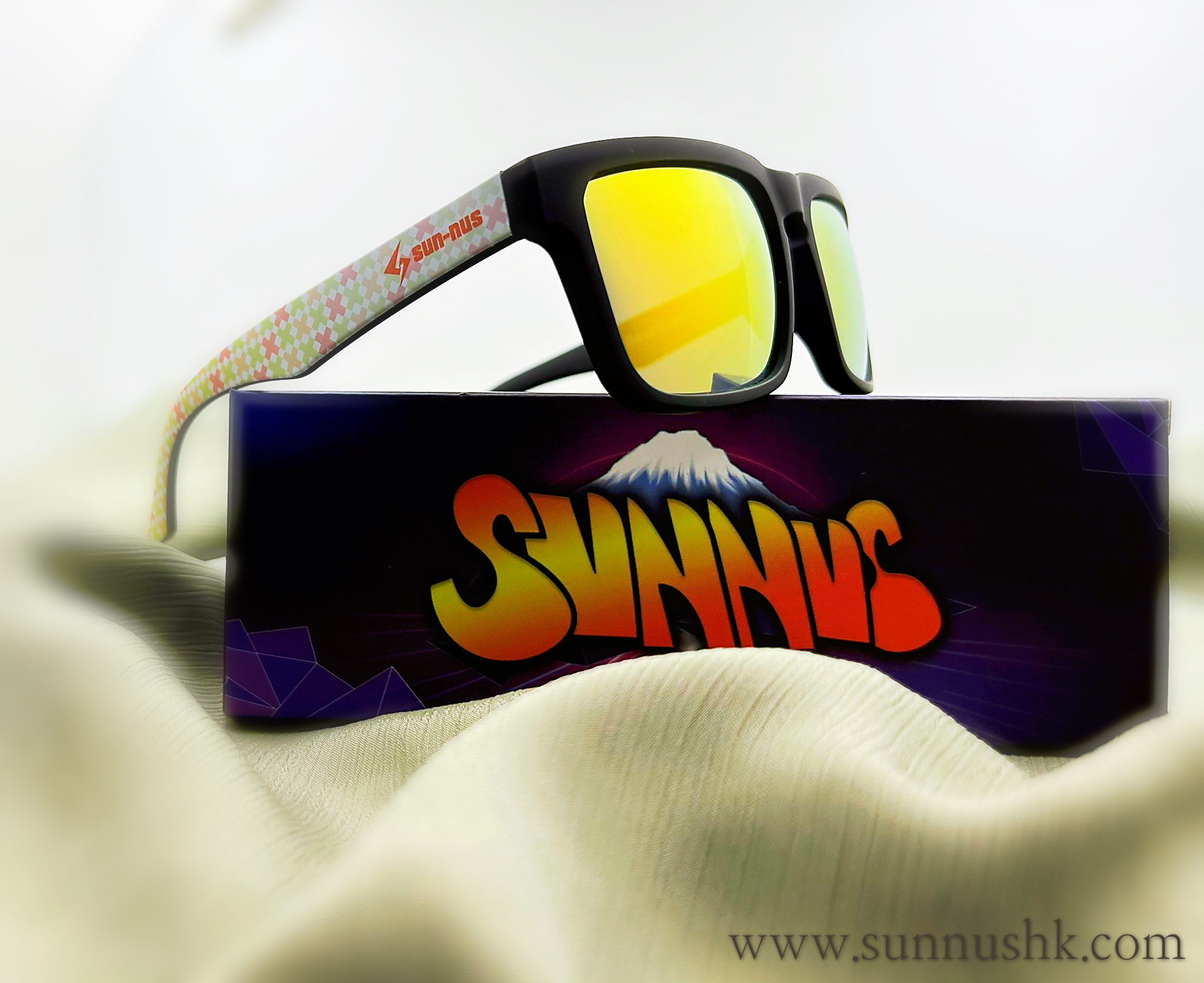 NEW BORN MATTE BLACK-YELLOW POALR / CLASSICS