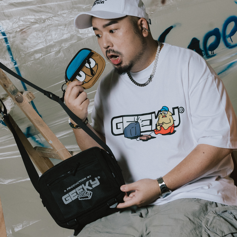 GEEKY X 6tan 聯名斜背包