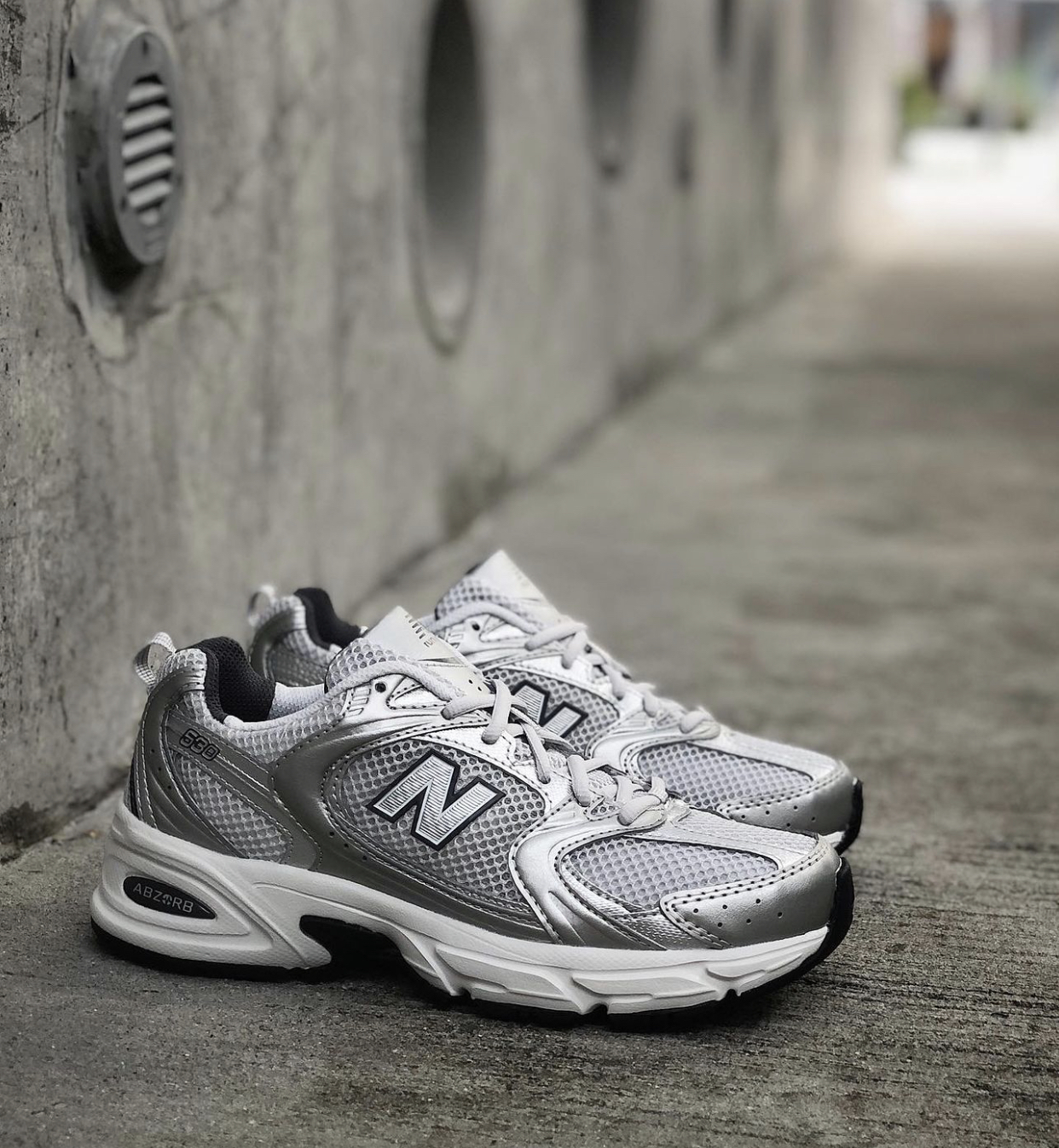 NEW BALANCE 530 "METALLIC SILVER"