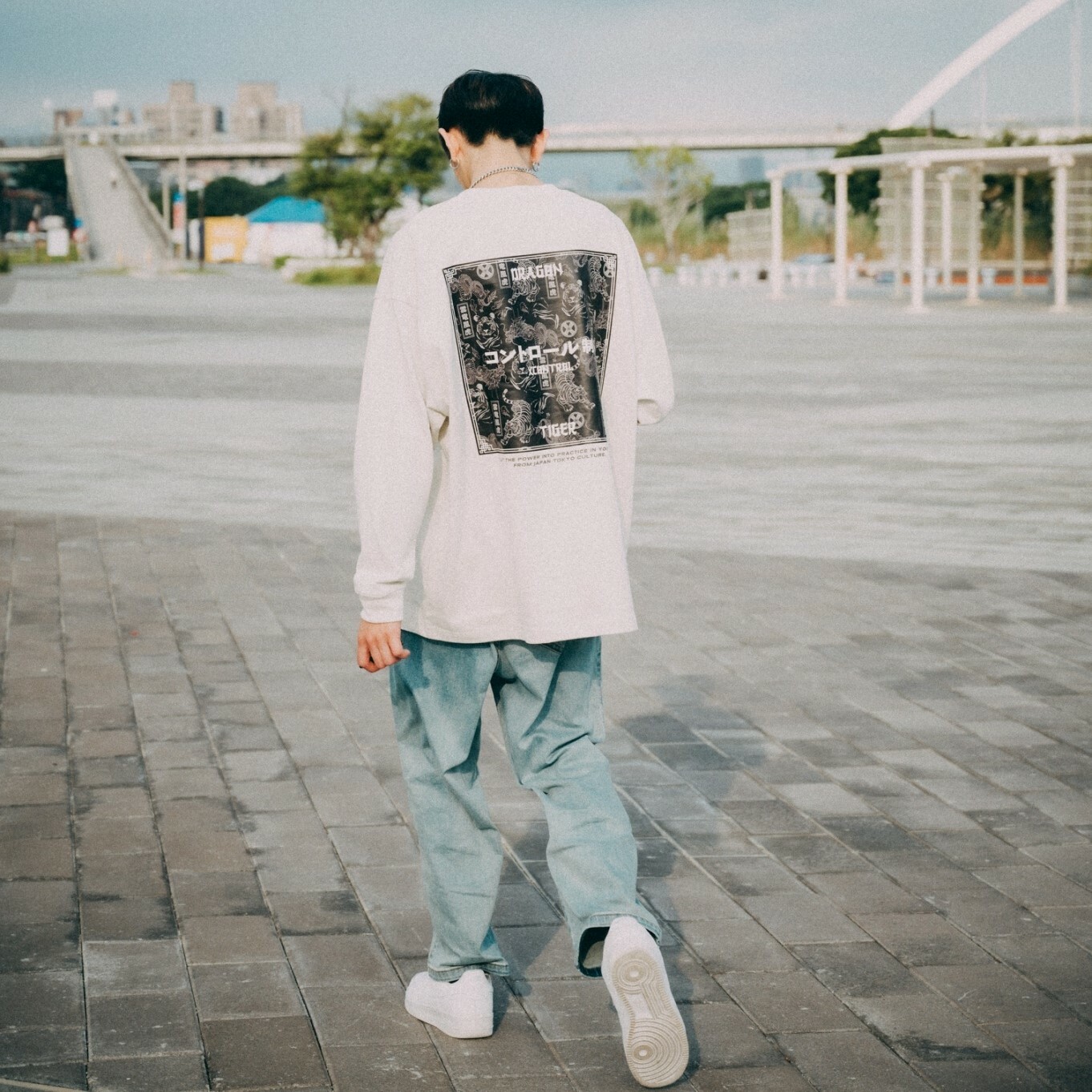 XCTRL 雲龍風虎大方標長袖T-燕麥灰