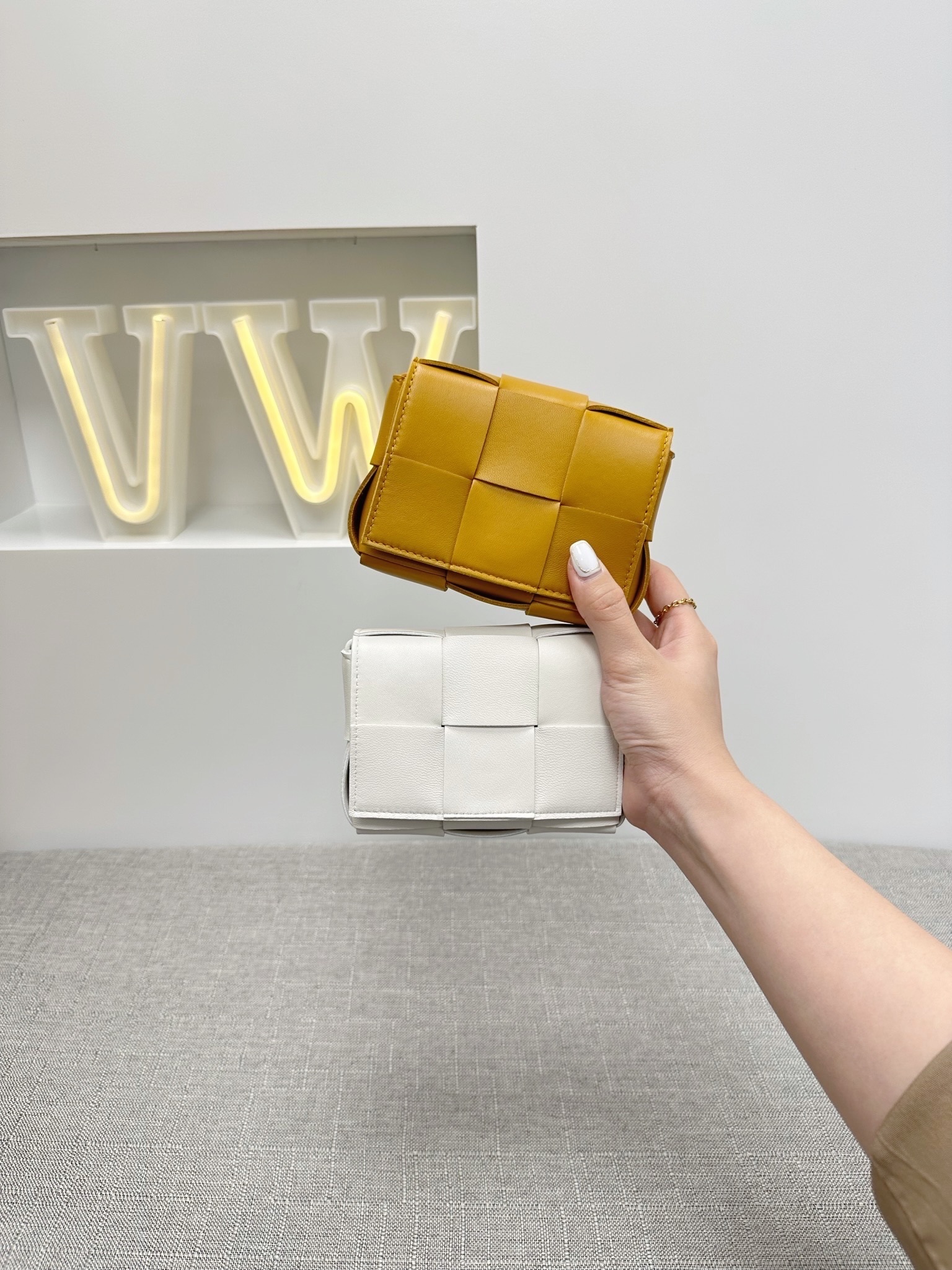 Outlet BV Mini Cassette Bag