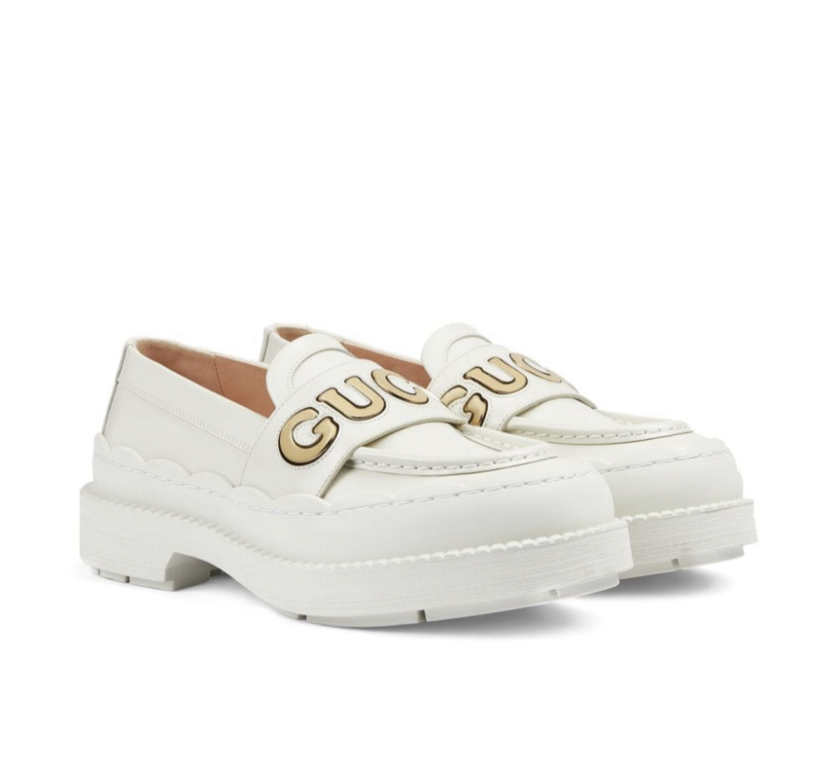Gucci logo plaque leather loafers