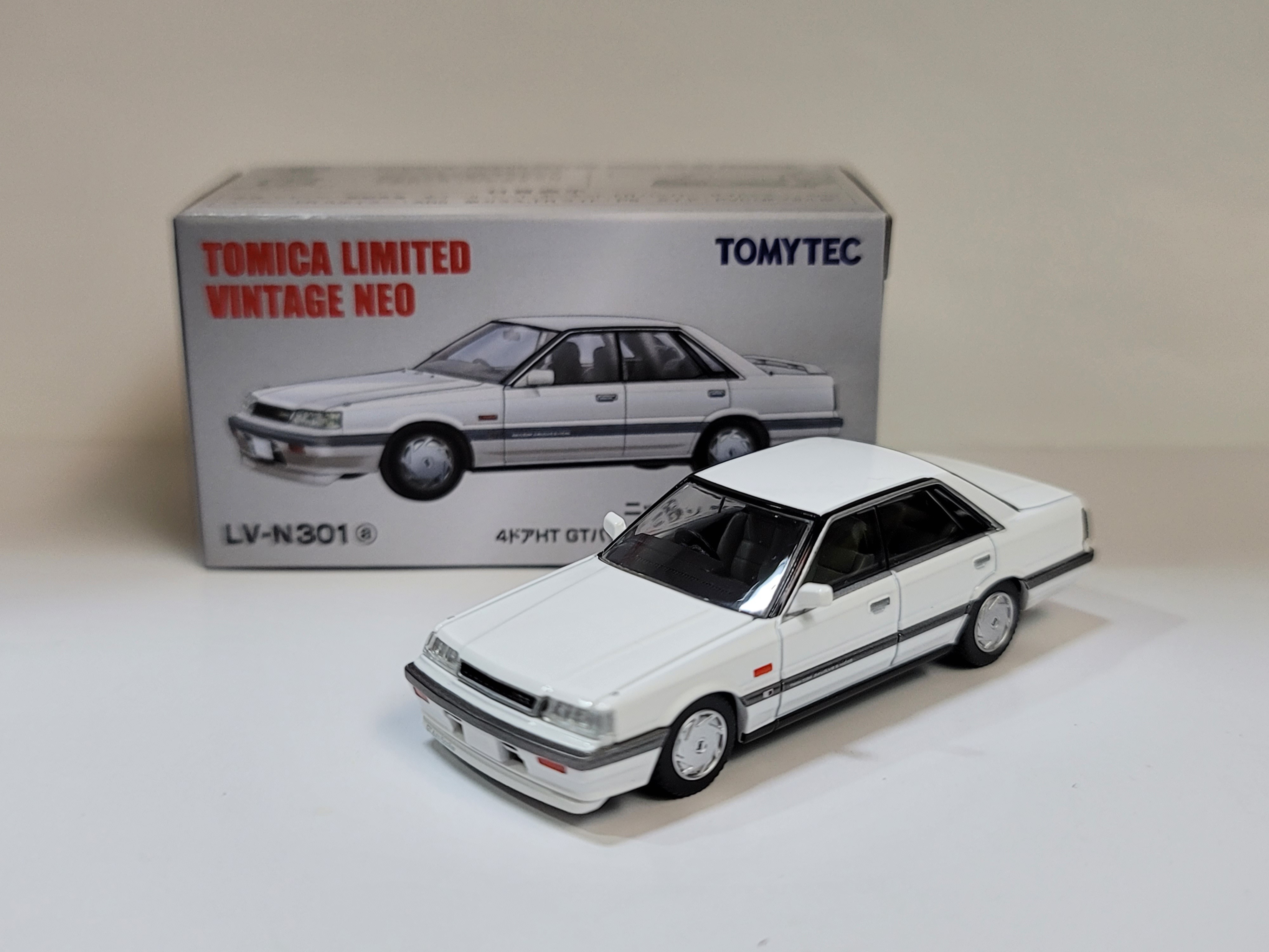 Tomytec 1/64 LV-N301a Nissan Skyline 4-door HT GT Passa