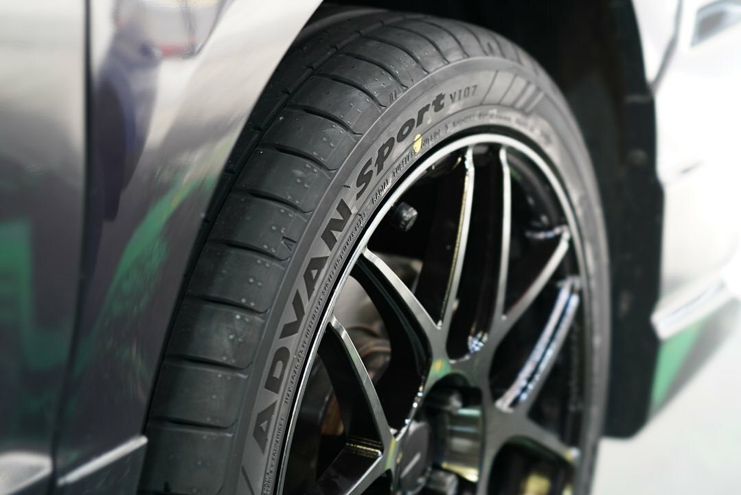 Yokohama ADVAN Sport V107