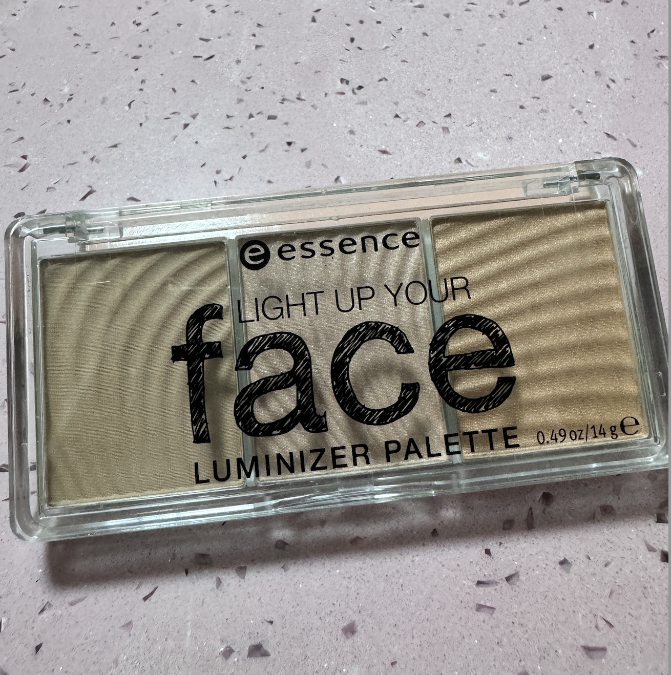 essence Light Up Your Face Luminizer Palette