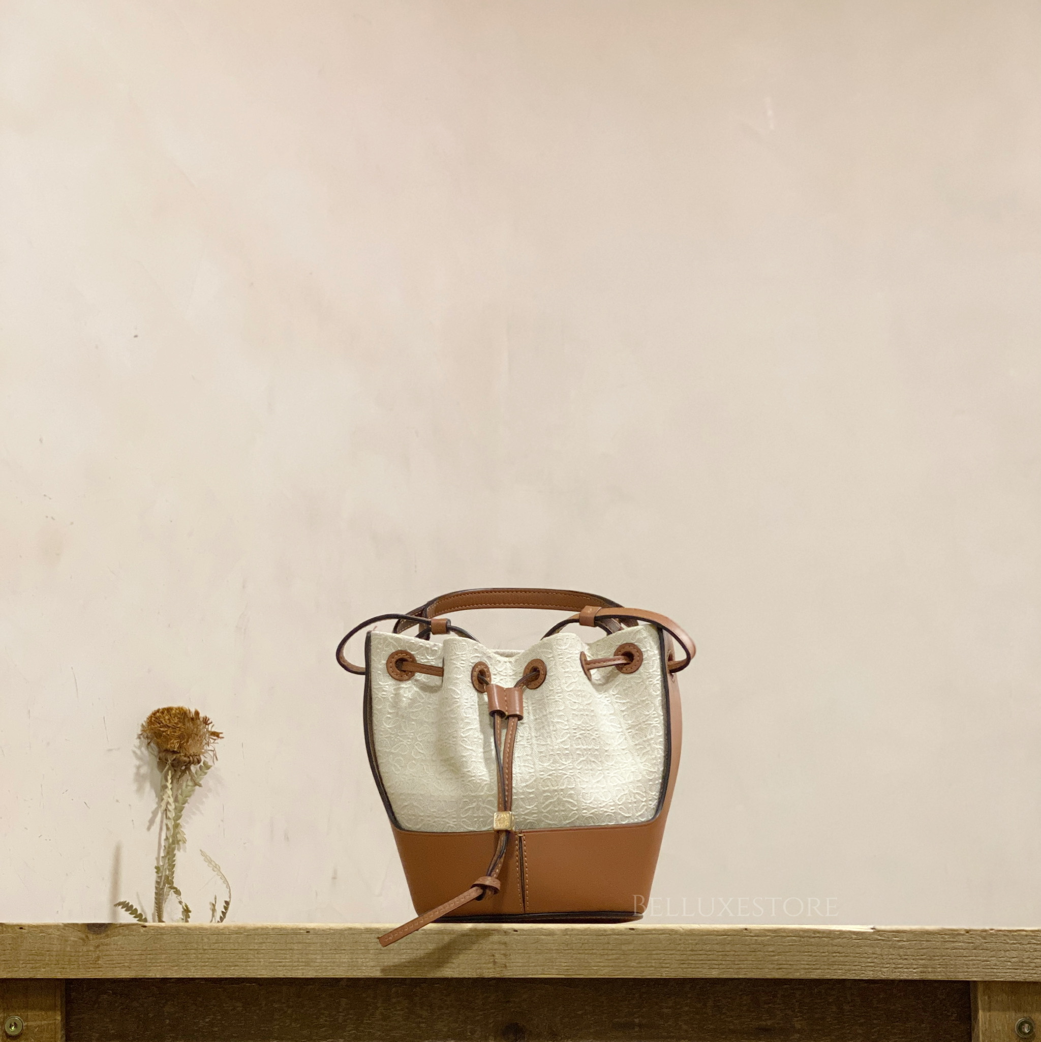 [Pre-owned] Loewe balloon mini anagram white/ tan