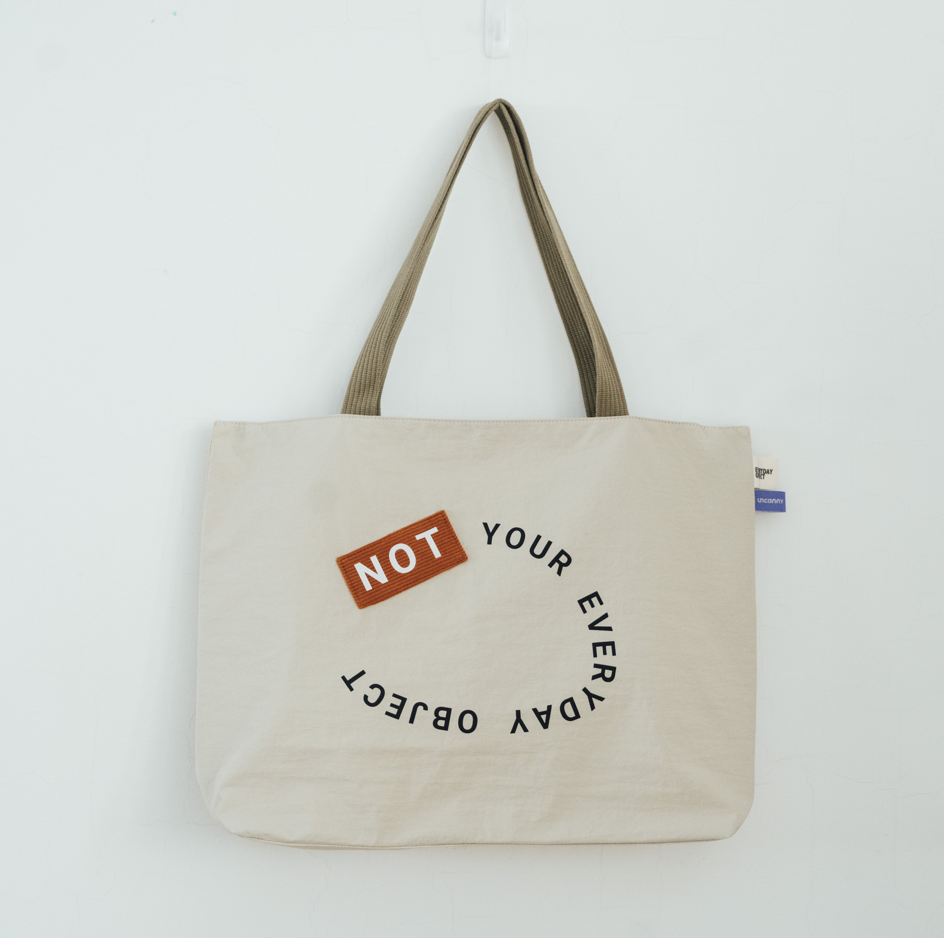 UNCANNY × EVERYDAY OBJECT 最大的小包 ：偶包