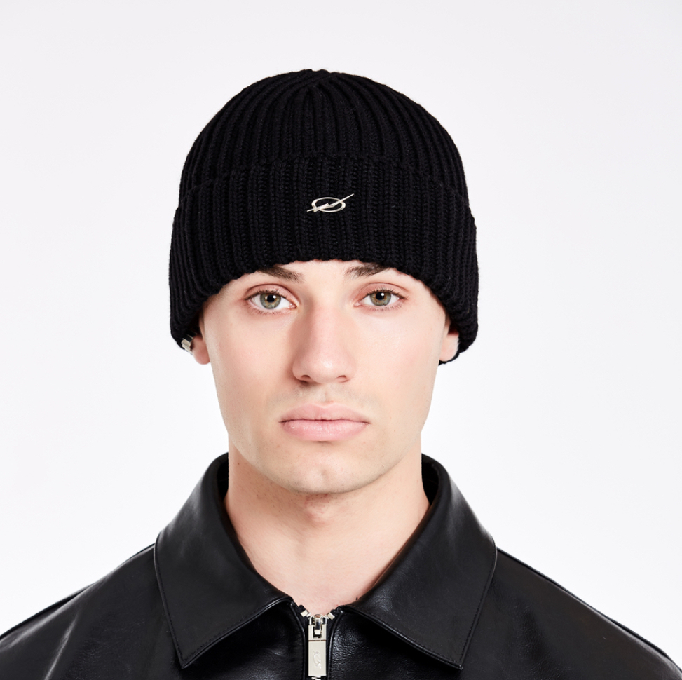 METAL LOGO BEANIE - BLACK
