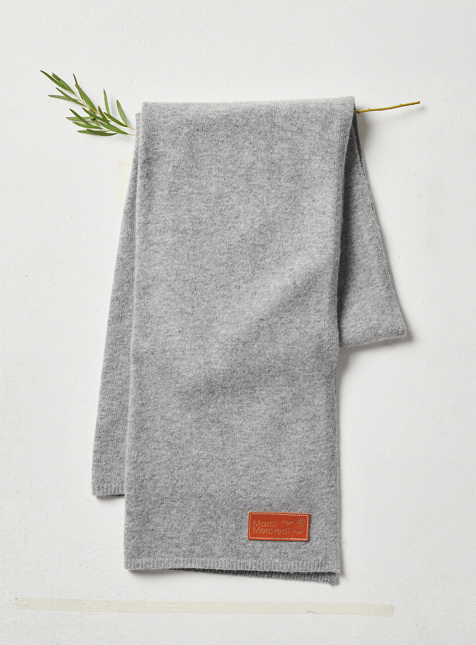 Mardi Mercredi CASHMERE BLENDED MUFFLER LEATHER PATCH_G