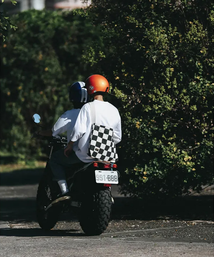 B-SIDE BSSP RACING FLAG CANVAS BAG 經典騎士棋盤格帆布包