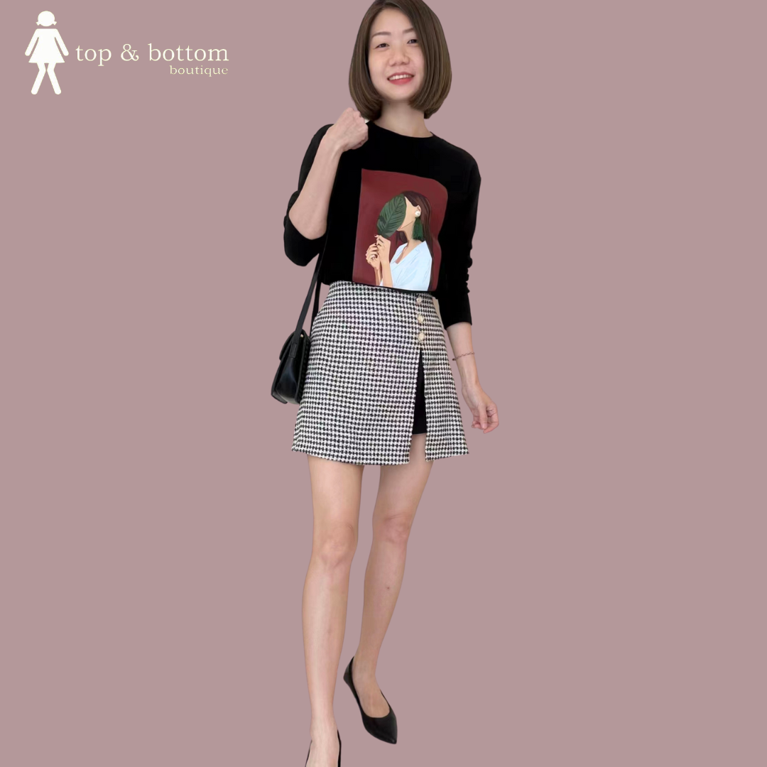 GIRL WITH EARRING PRINT TEE