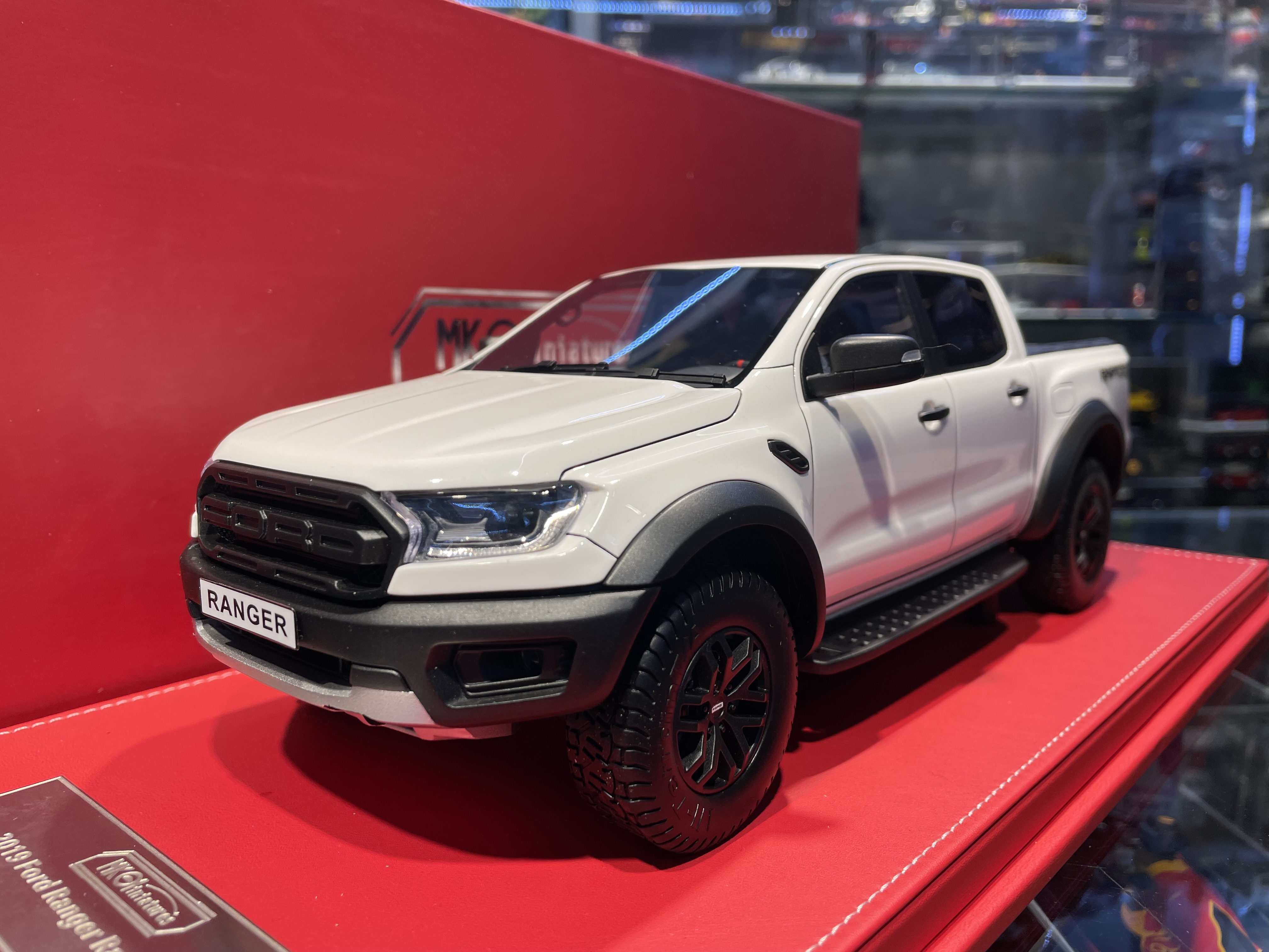 MK Ford Ranger Raptor Pickup 皮卡 1/18 (樹酯車)