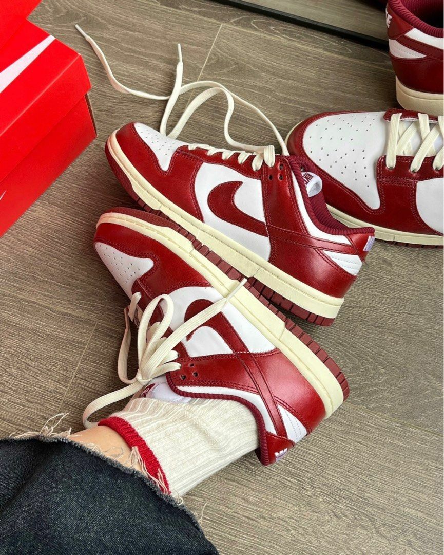 NIKE DUNK LOW - VINTAGE RED