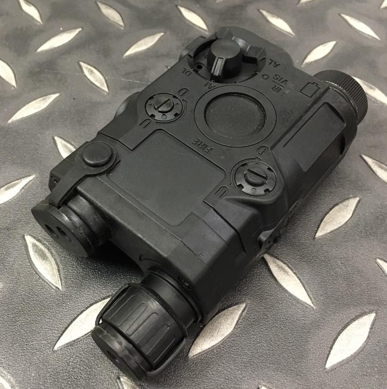 戰斧 AN/PEQ15 功能紅外線槍燈 非電池盒 MK18 HK416 17140