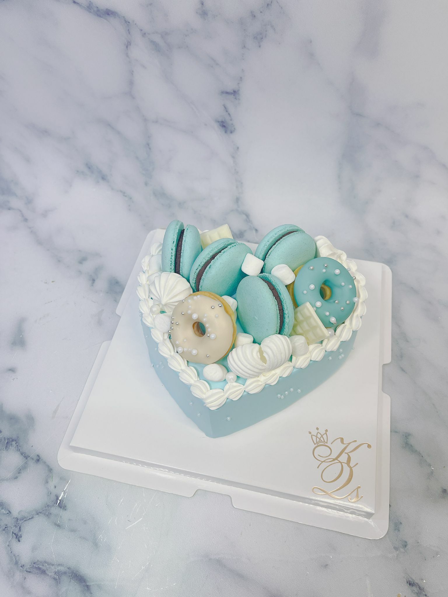 Macaron donuts cake